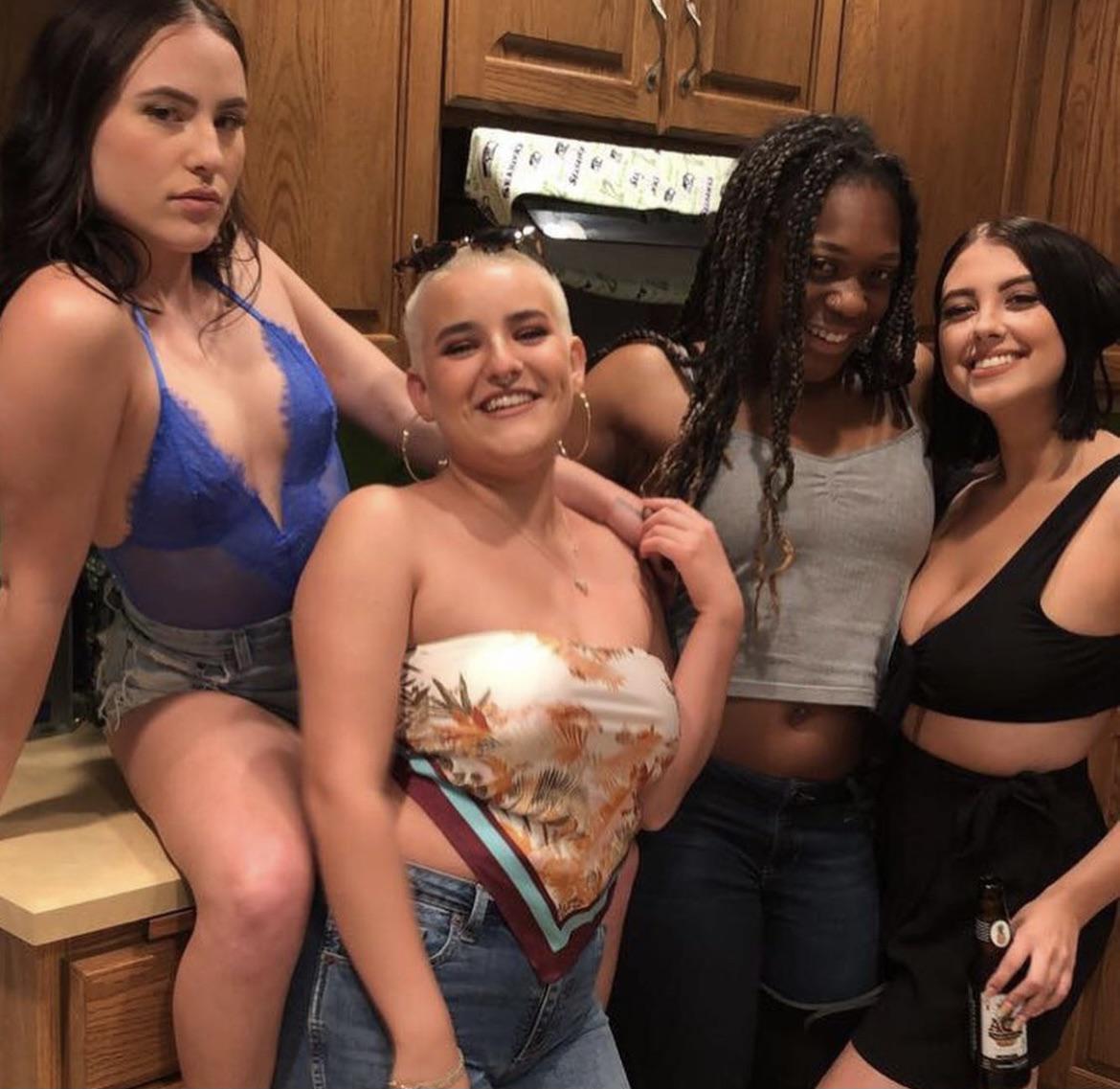 [4] party | Scrolller