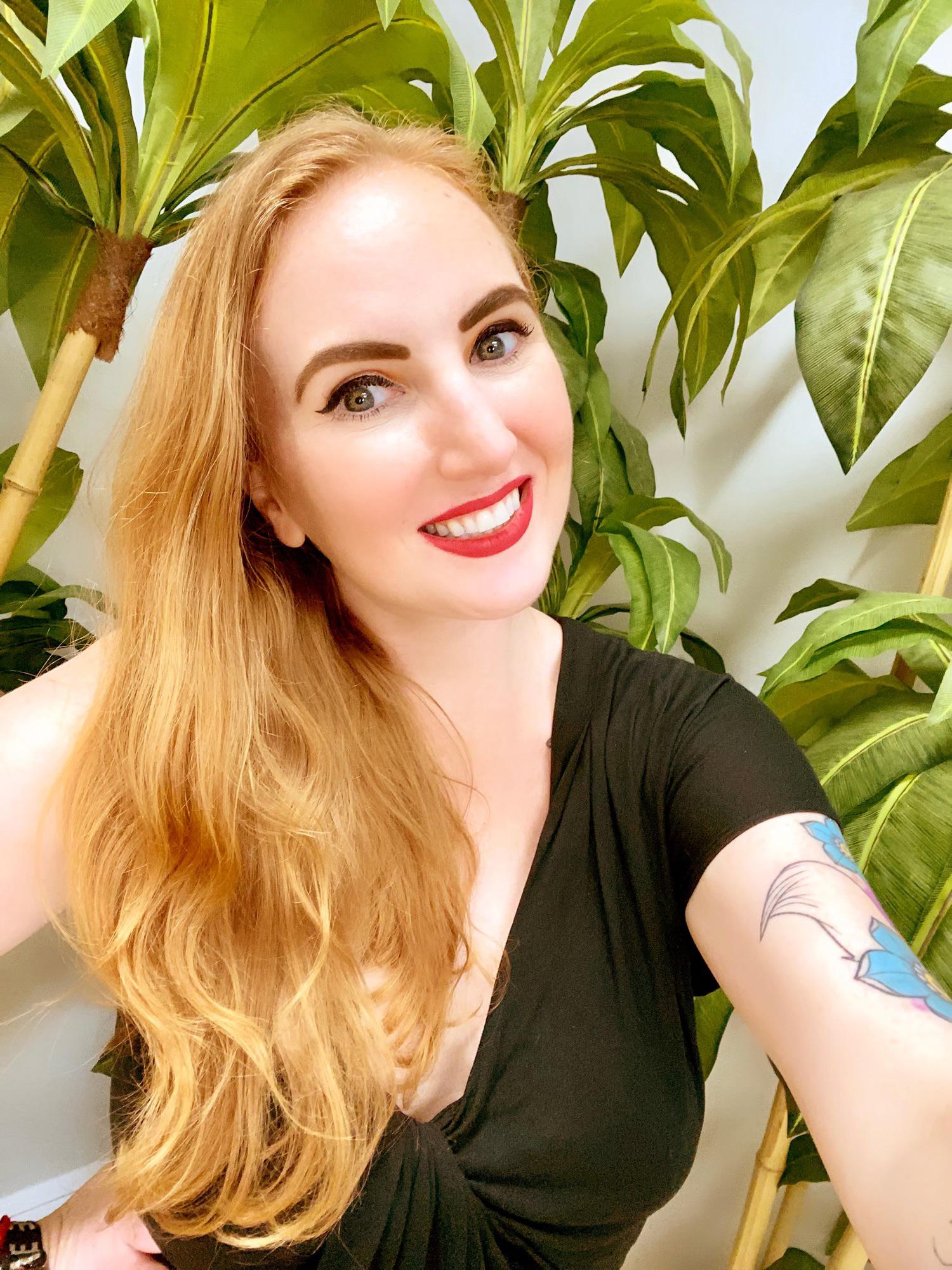 Miss Red Vegan ️🌱💋 | Scrolller