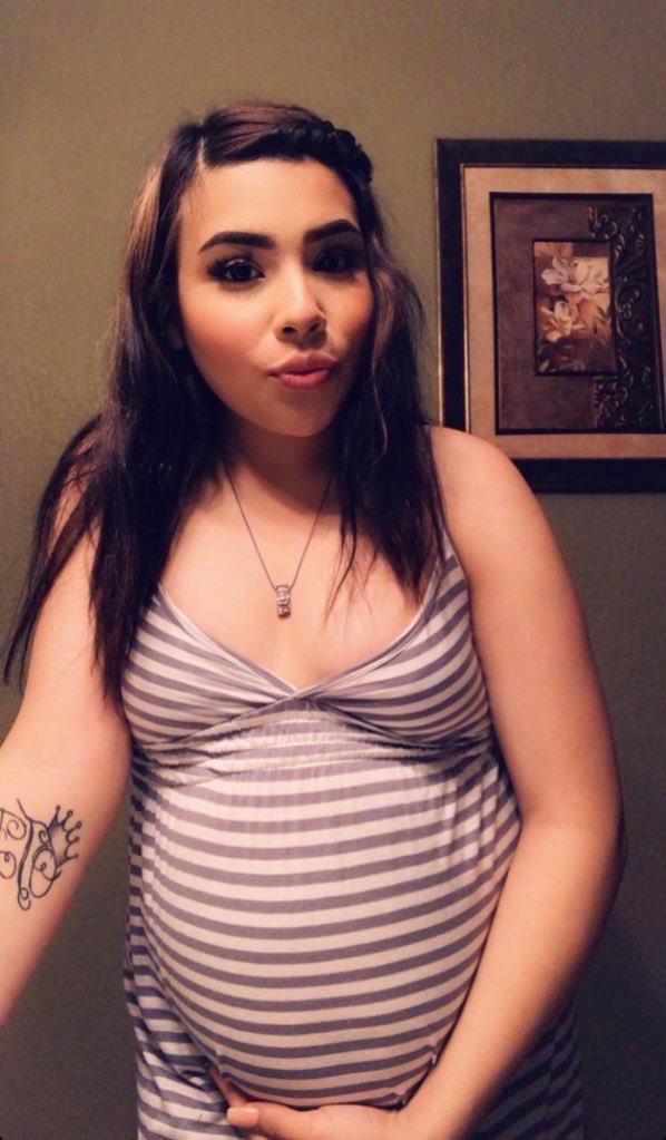 5’0 with a big ol belly 💕 | Scrolller