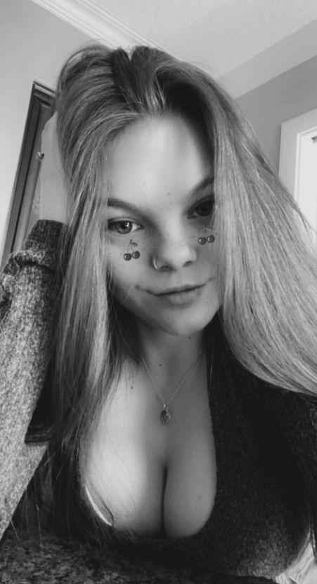 5 foot chick's tits | Scrolller