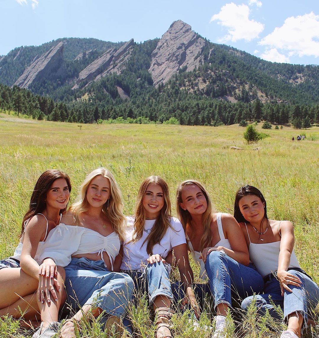 [5] In The Grass | Scrolller