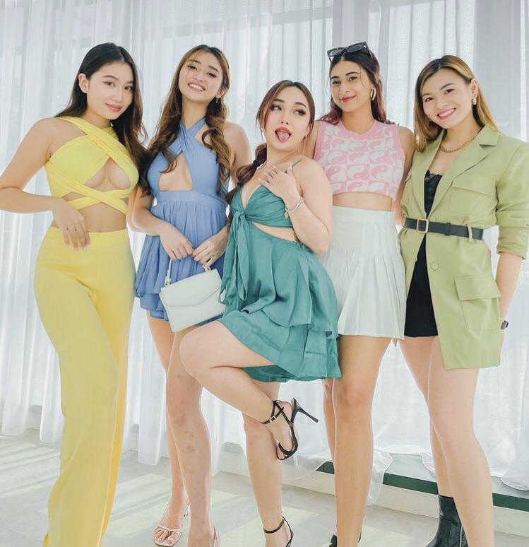 [5] office harem, can’t wait for dress down Fridays | Scrolller