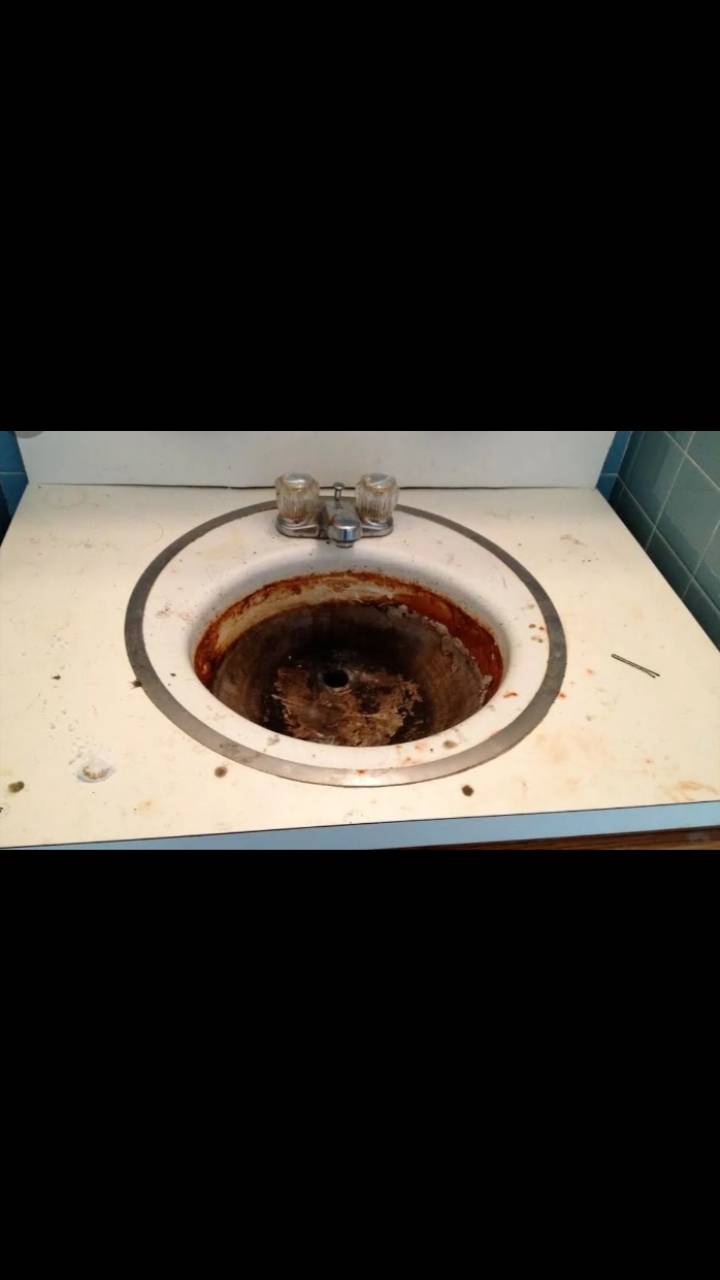 5 years of sink pissing and pooping | Scrolller