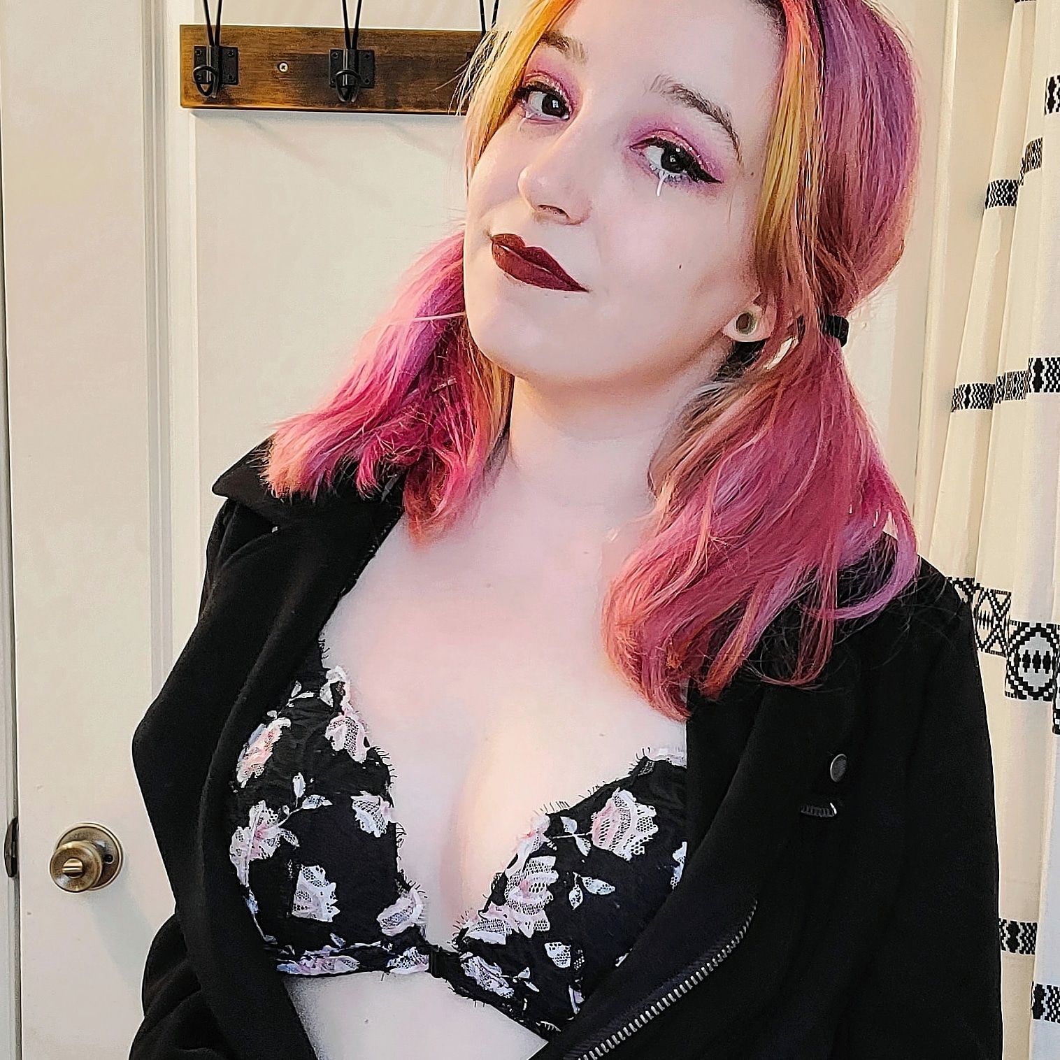 50% promo 🖤 Sub for $5 🖤 No PPV 🖤 Submissive brat 🖤 kink/fetish friendly 🖤 BG and solo content ...