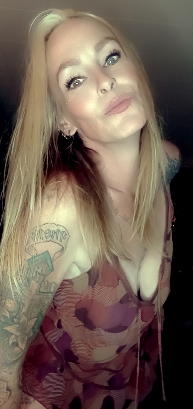 51 female | Scrolller