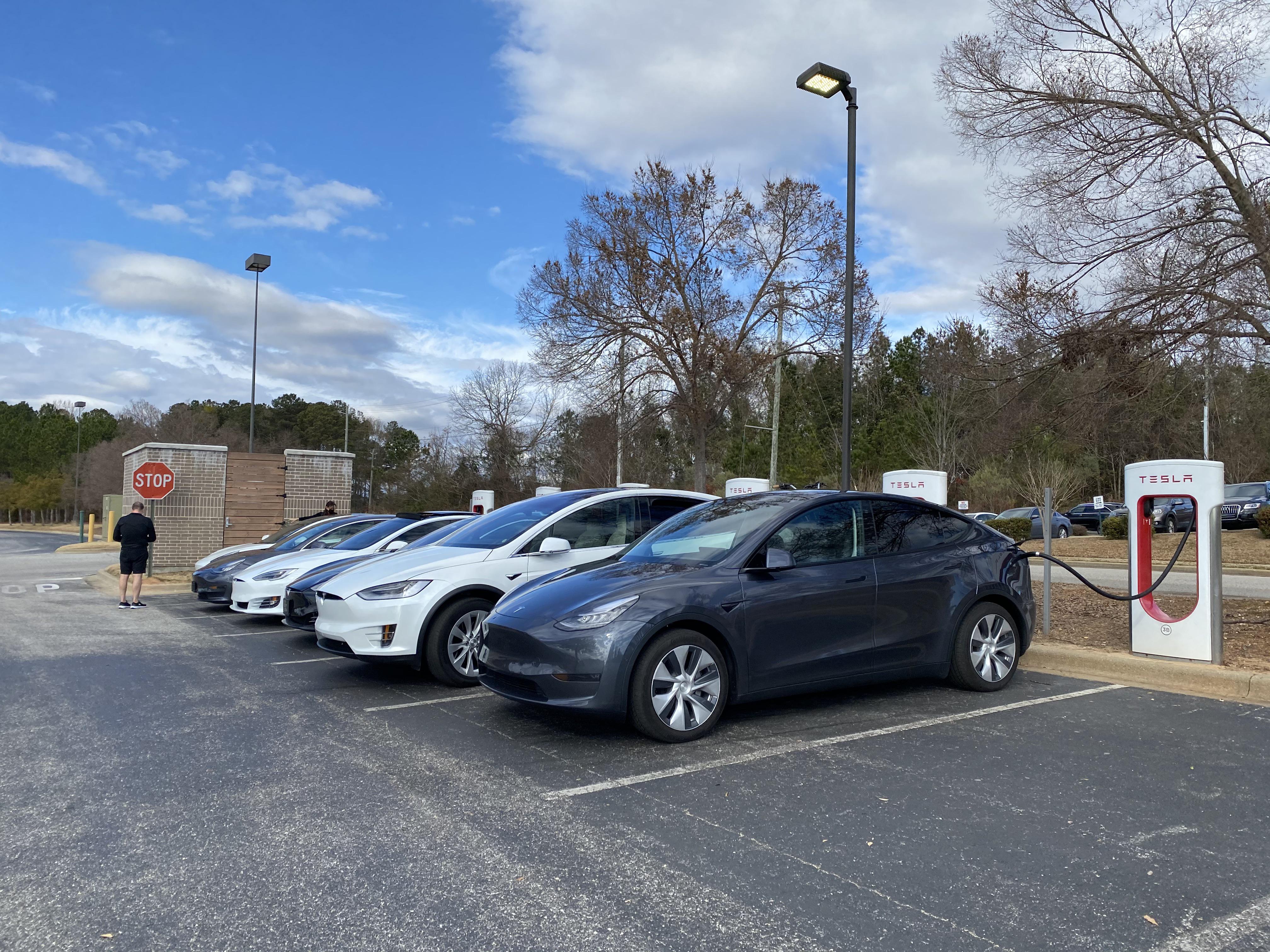 6 charging stations full in Auburn Alabama and 3 car wait. | Scrolller