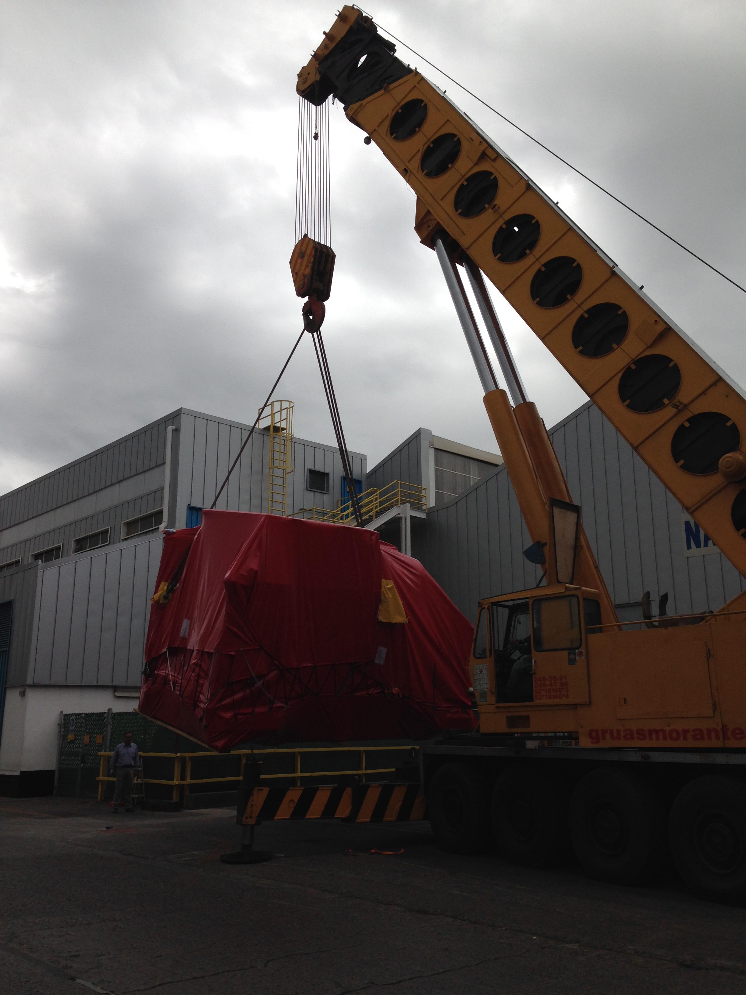 a Big crane | Scrolller