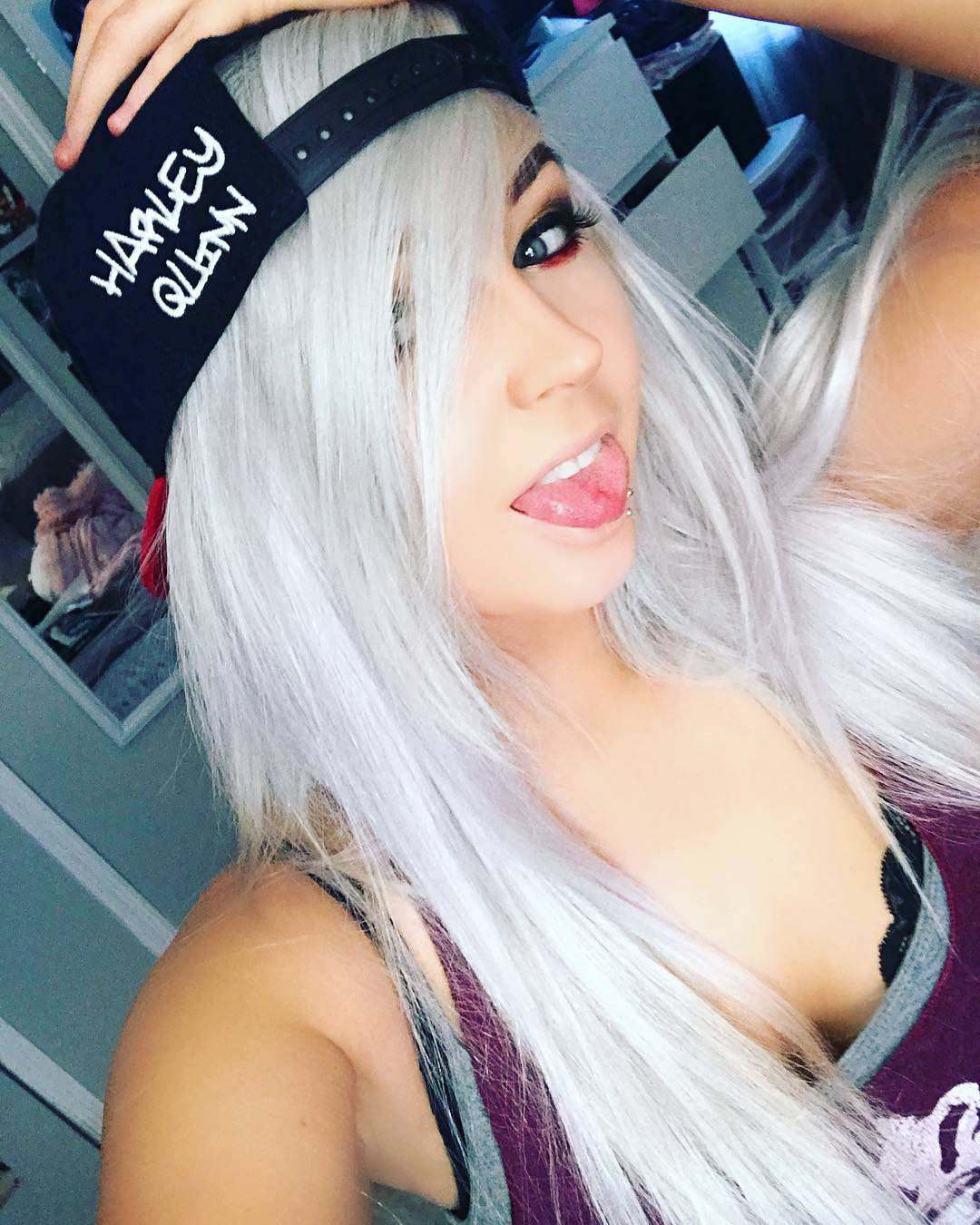 A bit shy | Scrolller