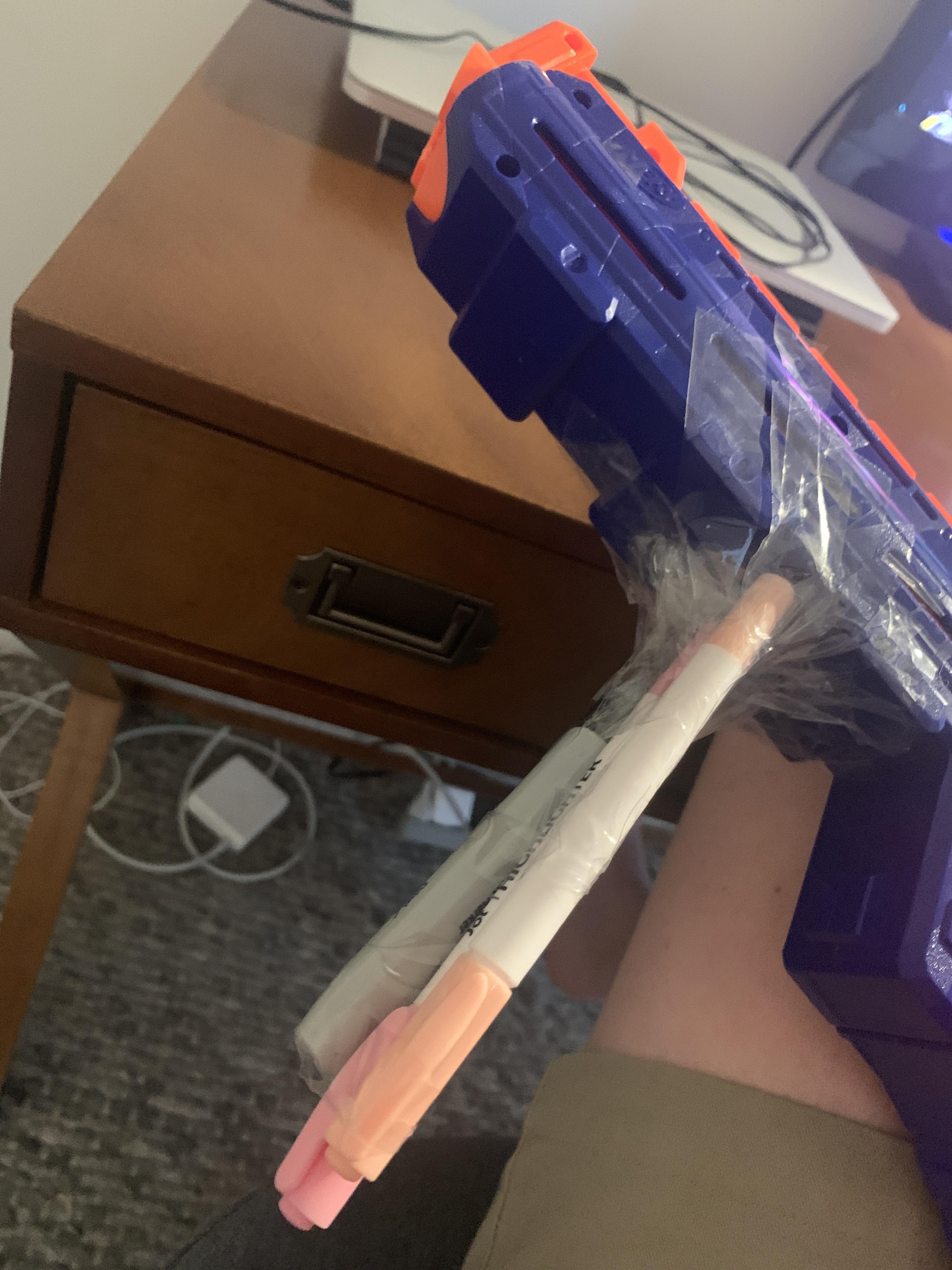 A grip made out of pens | Scrolller