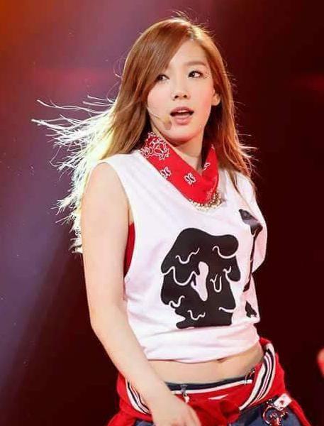 A Korean Lady Scrolller