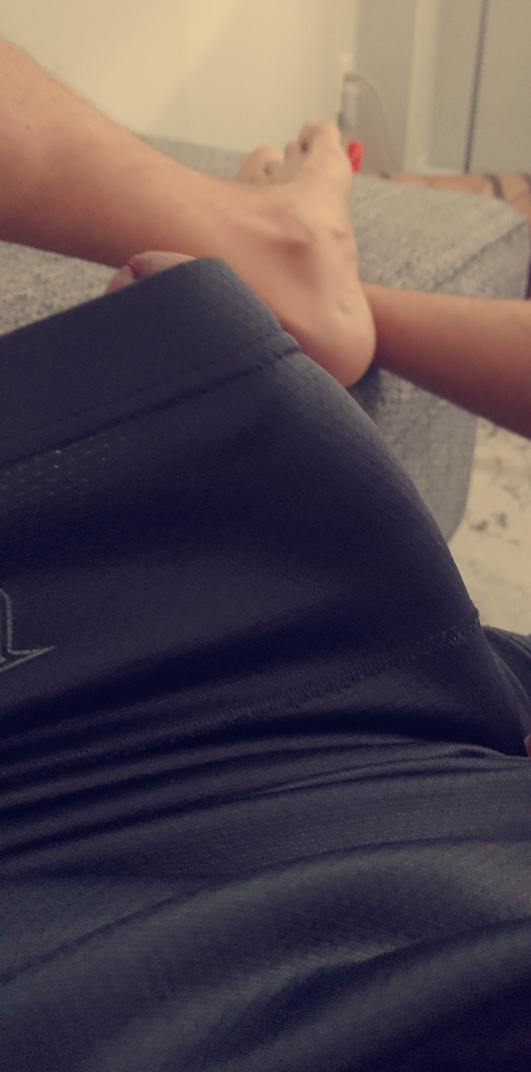 A lil peek | Scrolller