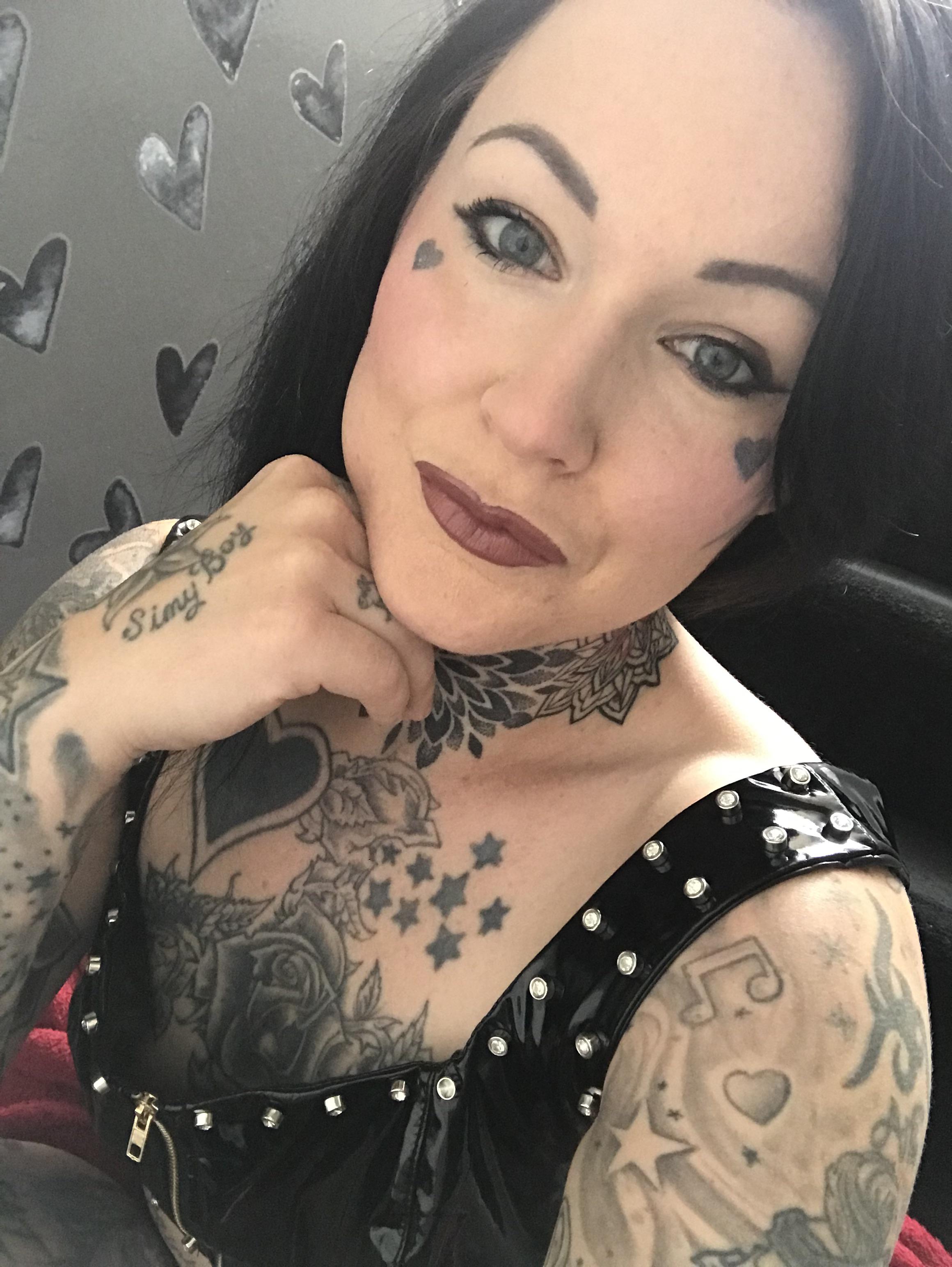 A little bit inked with plenty of kinks 😈🤷‍♀️ | Scrolller