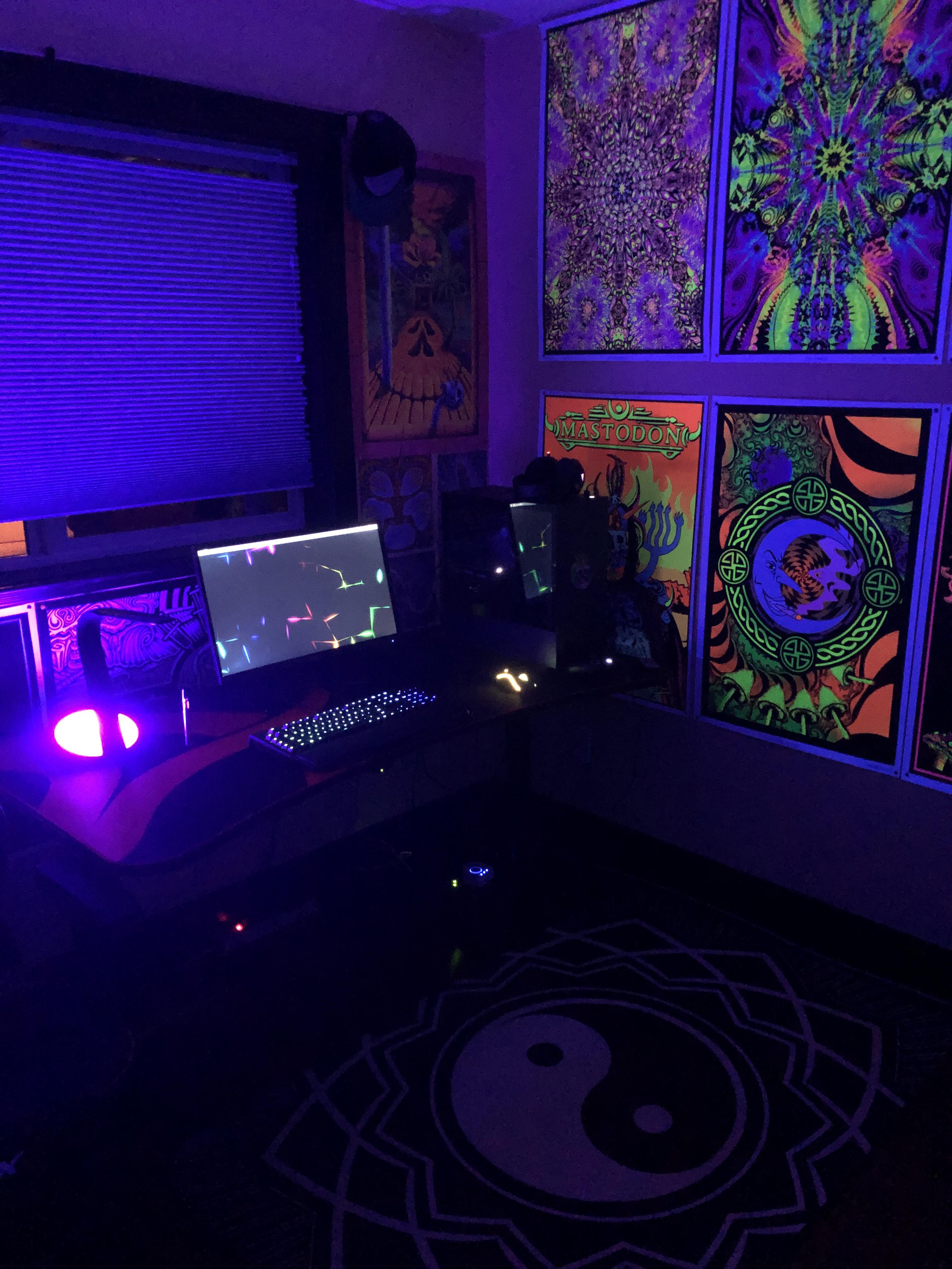 A little corner of my trip cave | Scrolller