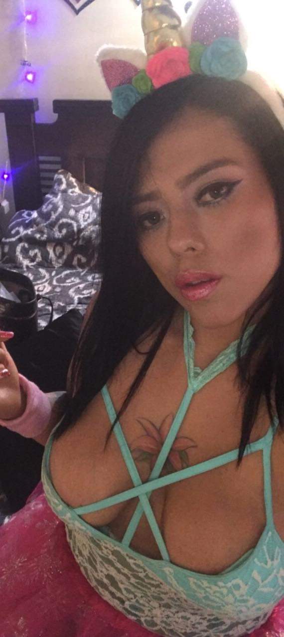 A possible Colombian webcamer, not 100% sure, if she is, do u know her name? | Scrolller