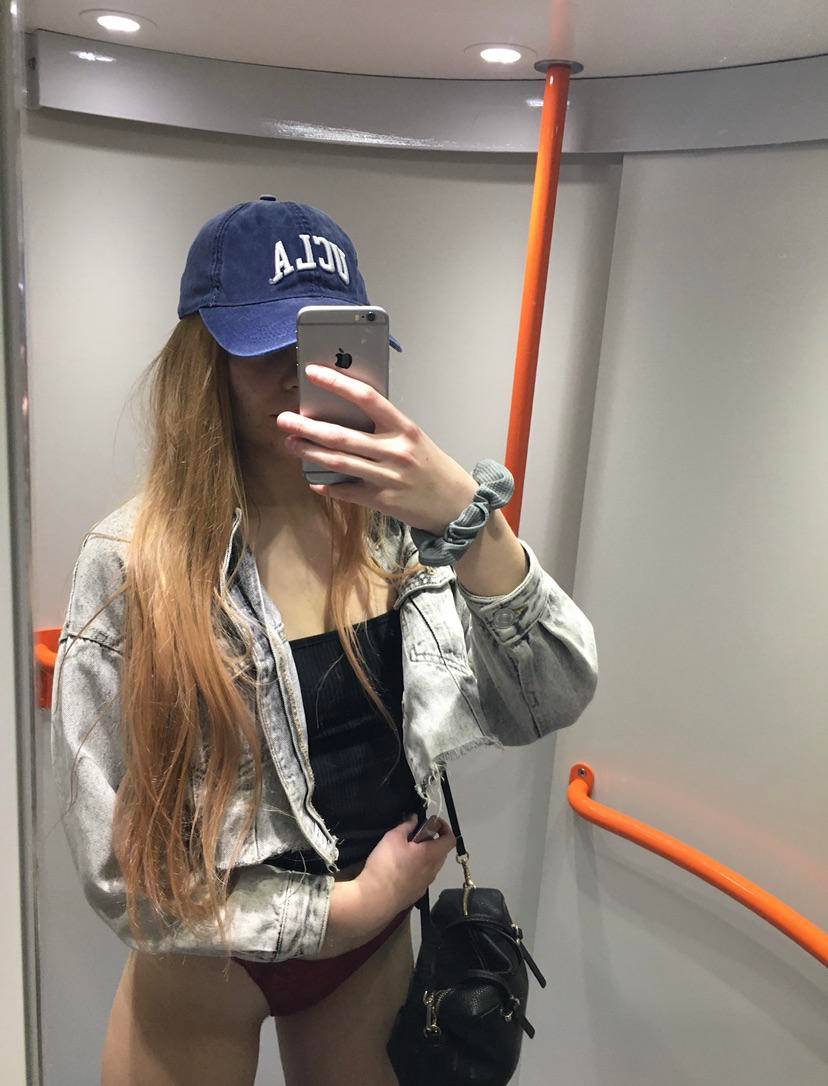 A quickie on the train? ;) [OC][f] | Scrolller