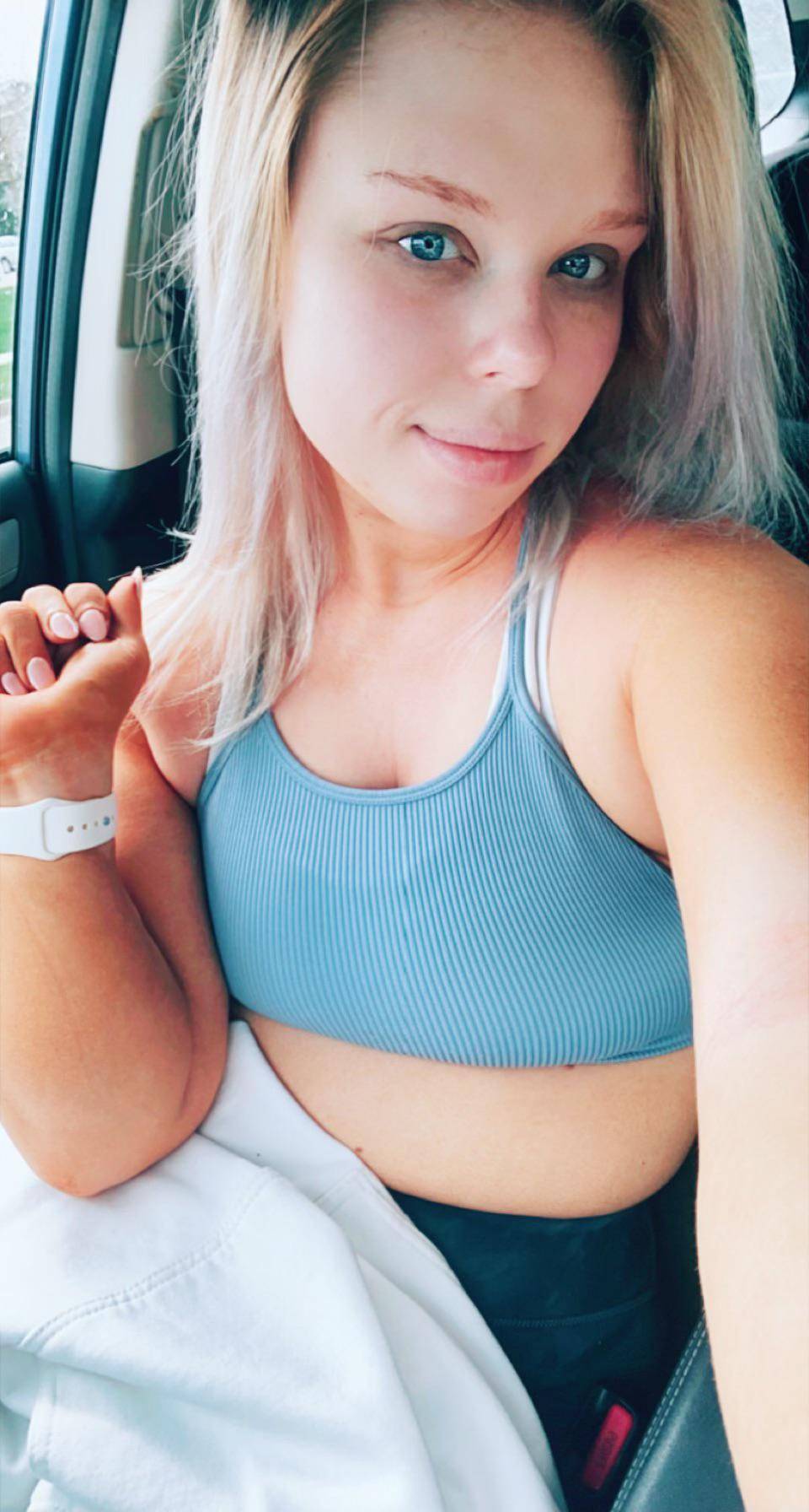 A rare bare faced selfie. Not sure how I feel about it 😅 | Scrolller