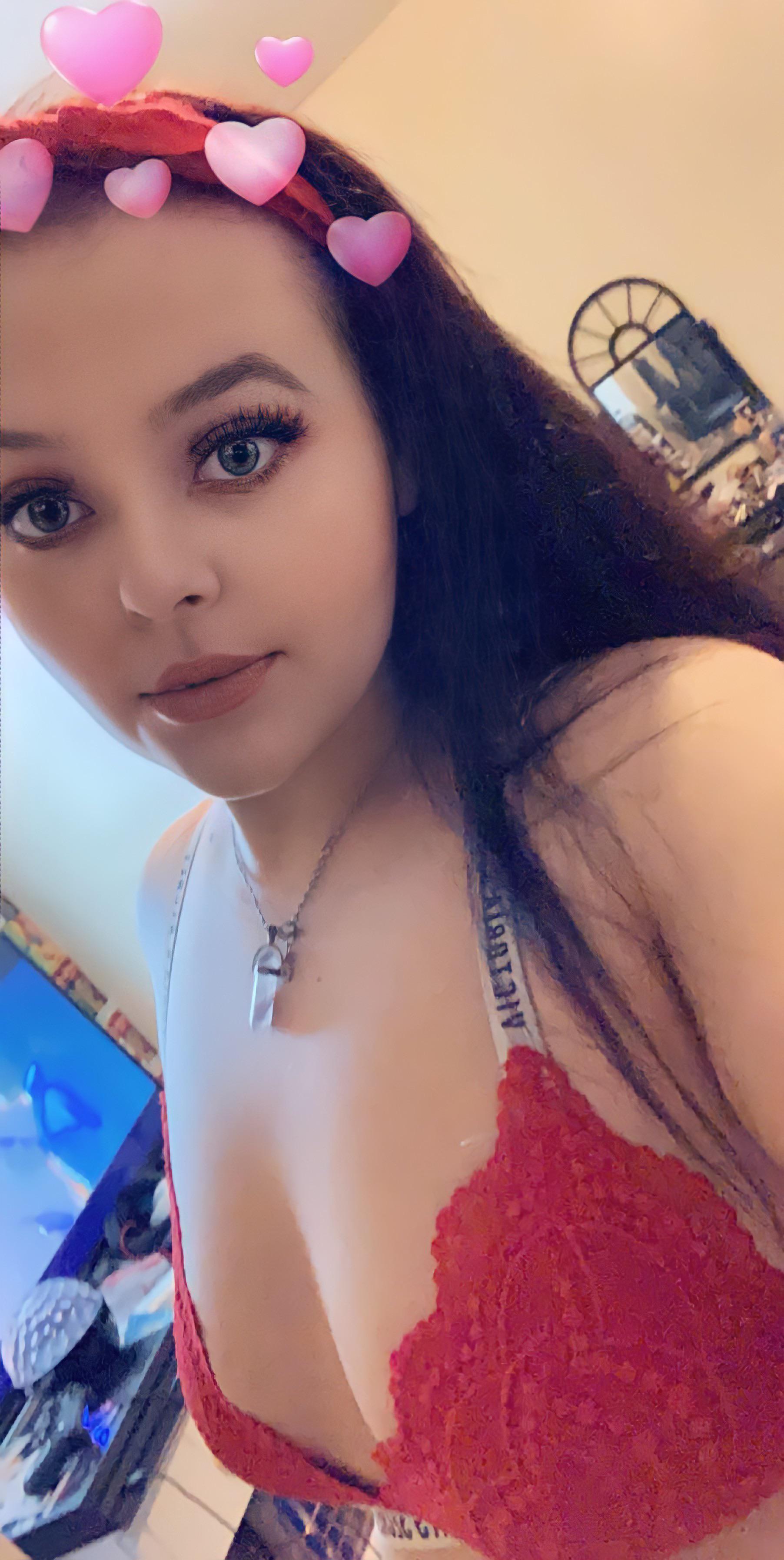 A selfie for your timeline 🤤 ️ | Scrolller