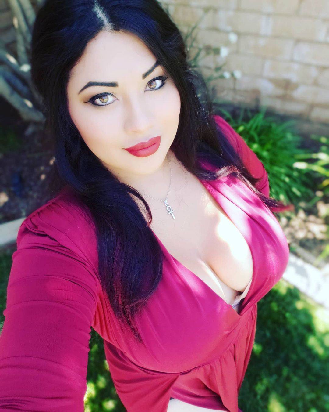 A sunny a with Ivy | Scrolller