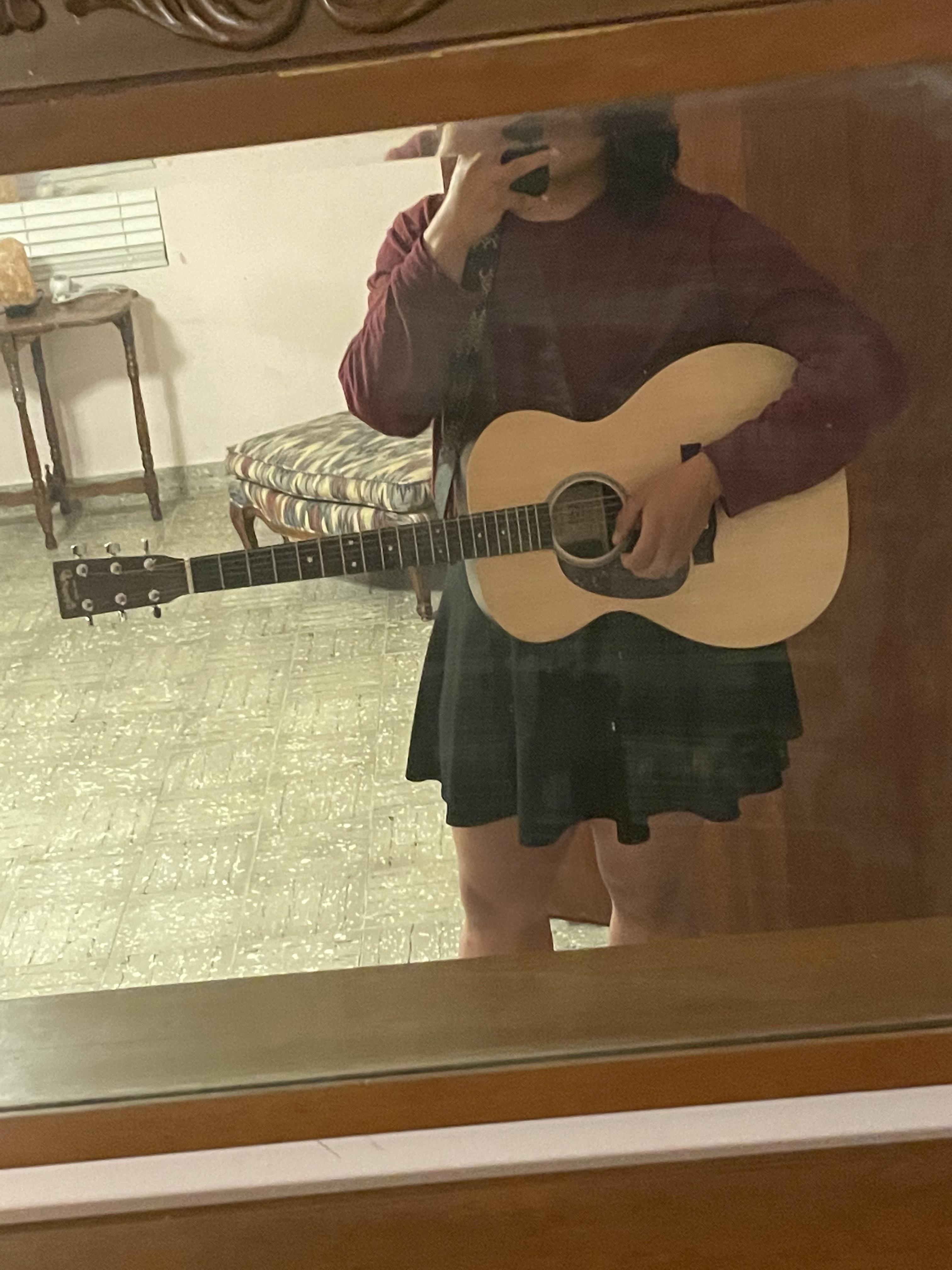 A Woman And Her Guitar Her Names Martina Scrolller