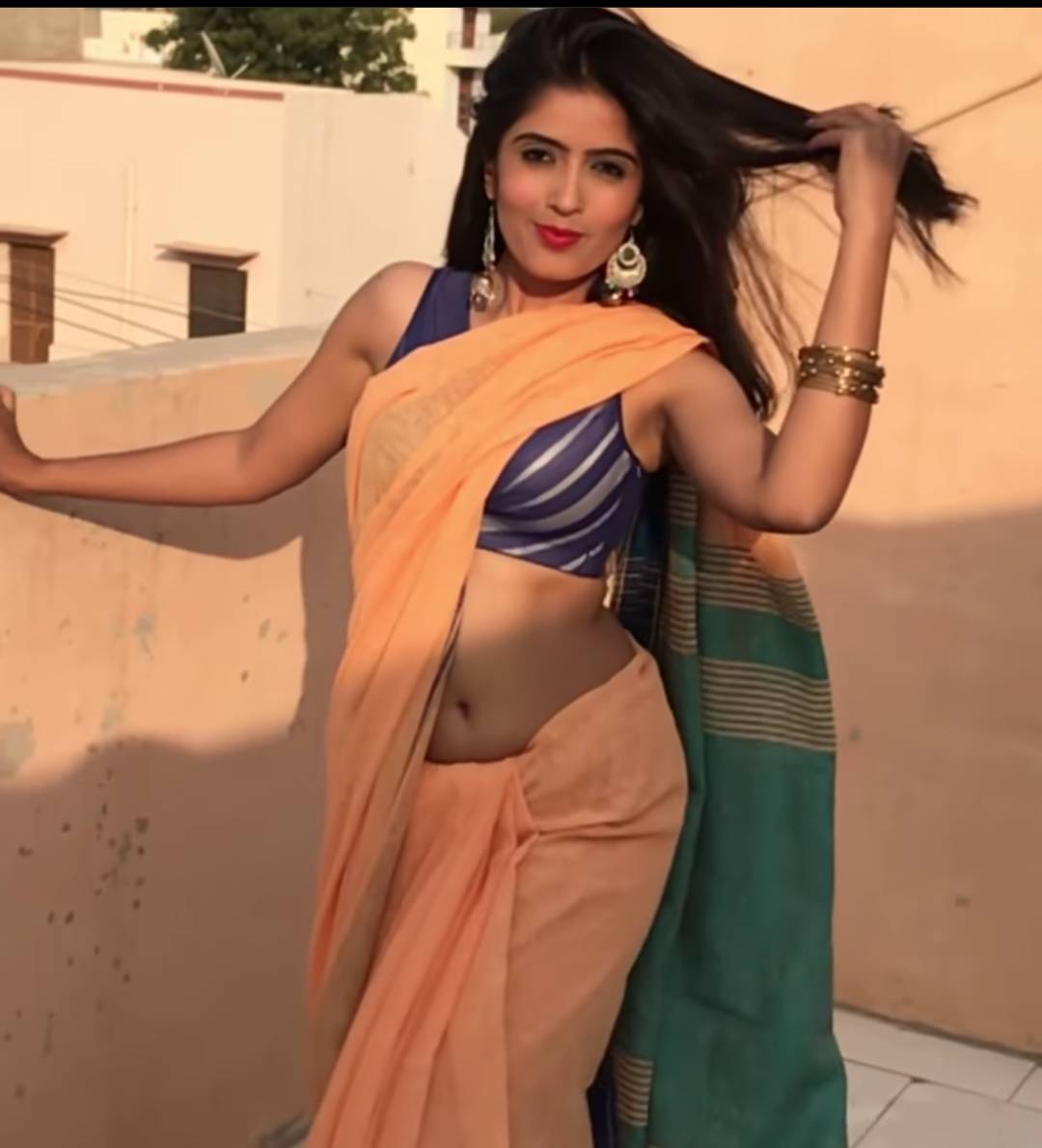 Aayushi Tyagi navel in pink saree | Scrolller