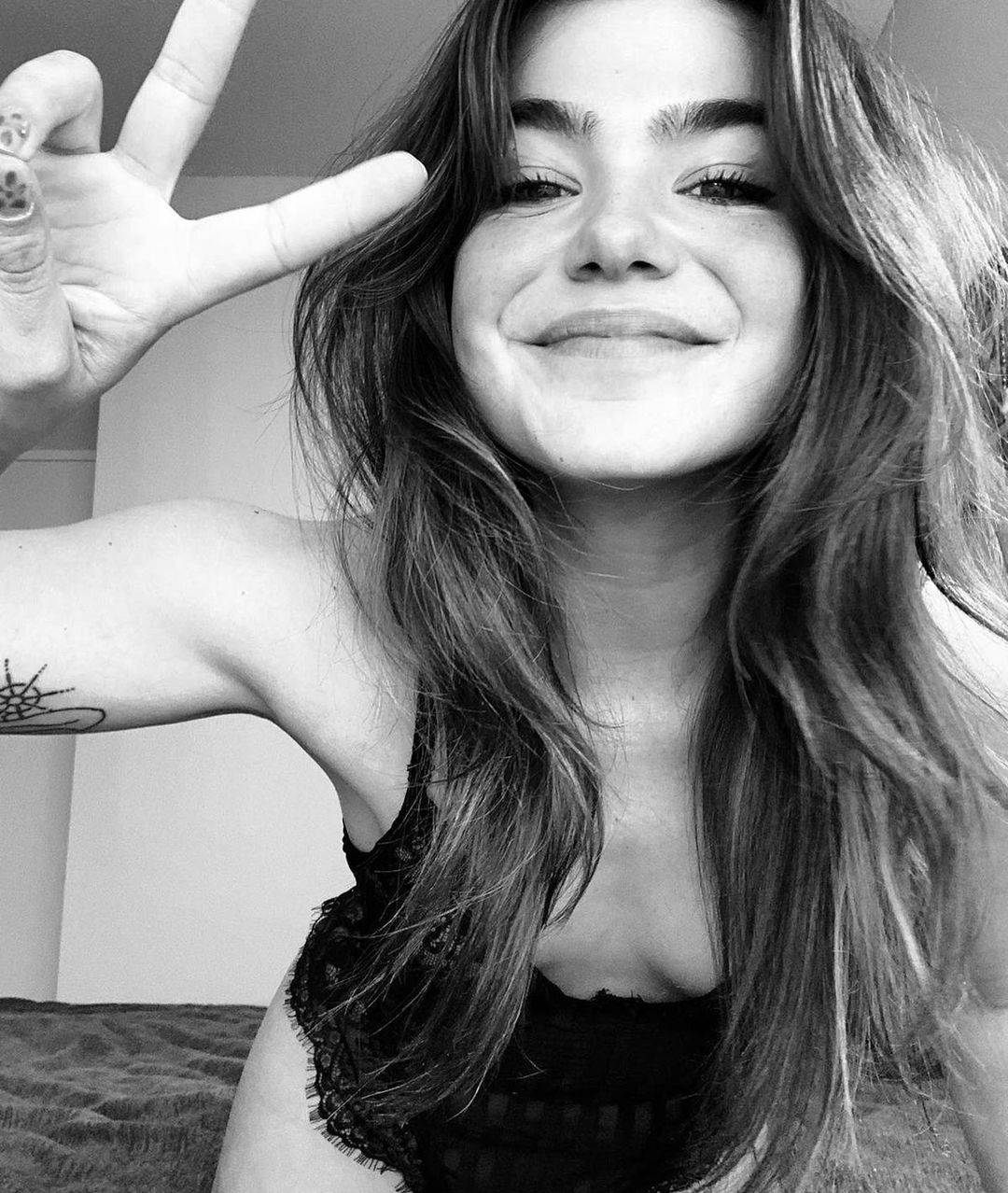 Abbey Hoes | Scrolller