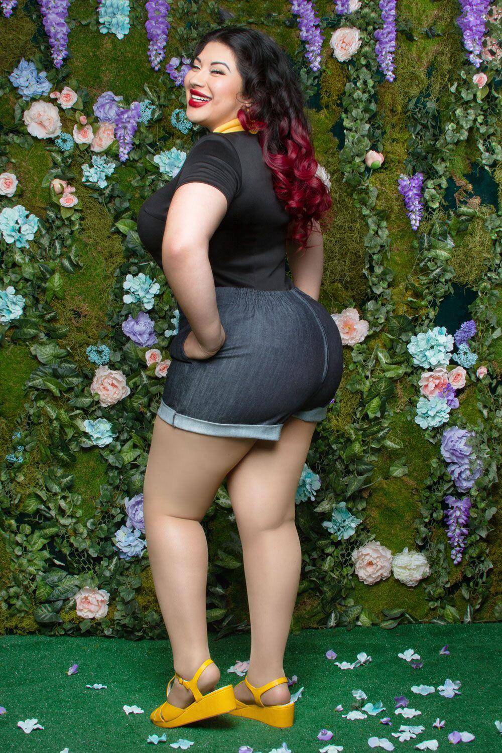 Absolute Unit | Scrolller