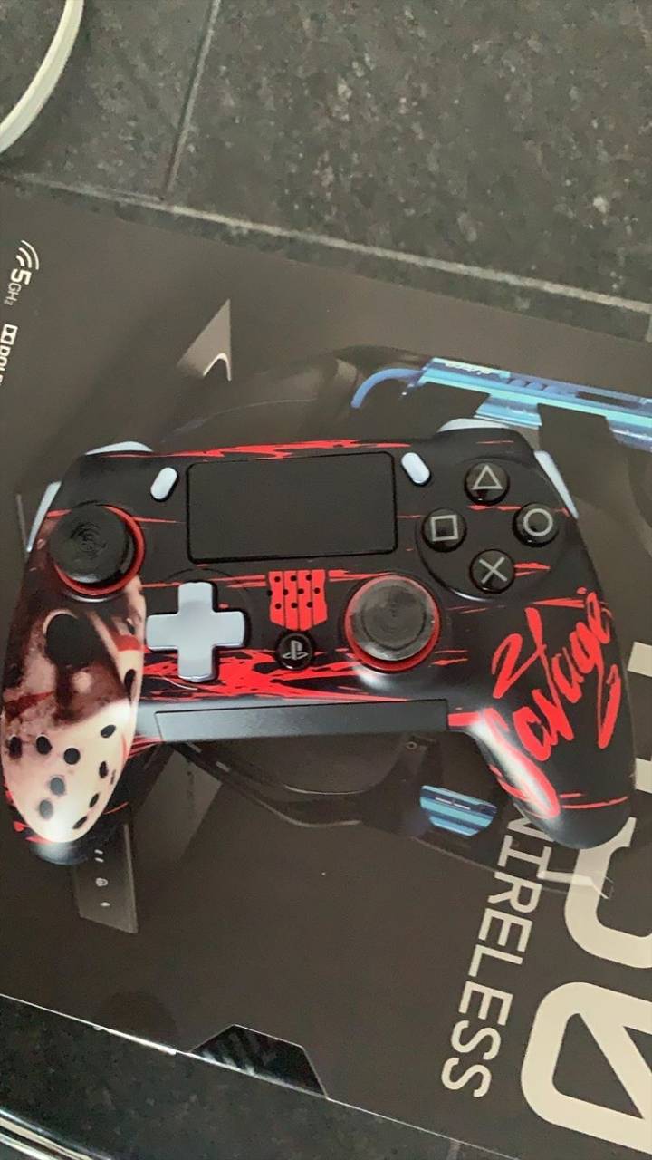 Activision made 21 a custom PS4 Controller | Scrolller