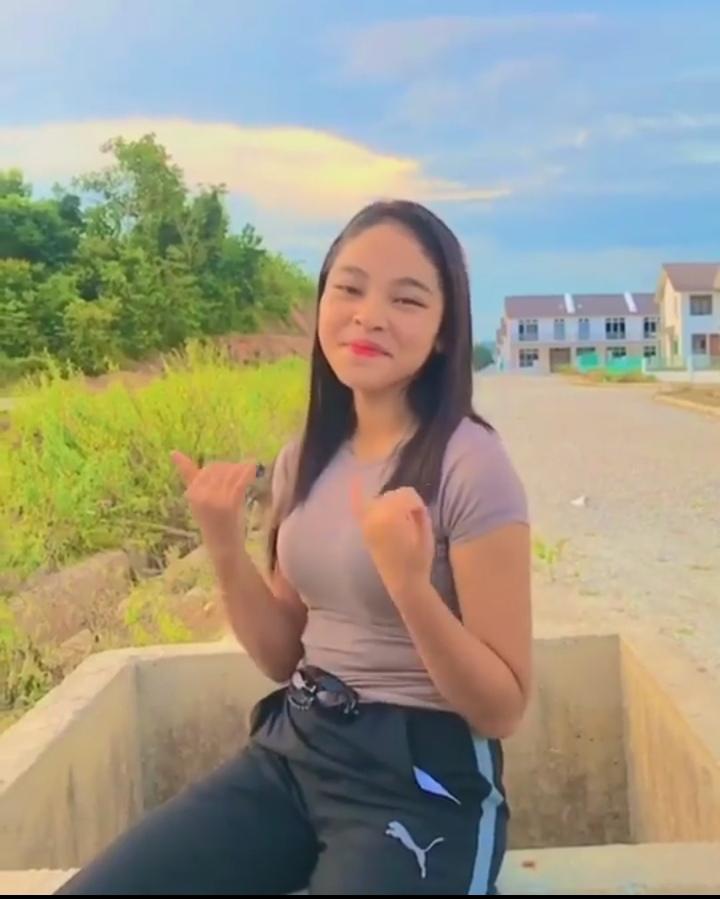 Ada source dia ni gelek bogel tu tak ? Hilang mana tah video dia gelek bogel adoii | Scrolller