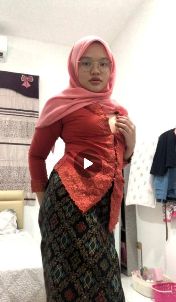 ada yang mau kah? | Scrolller