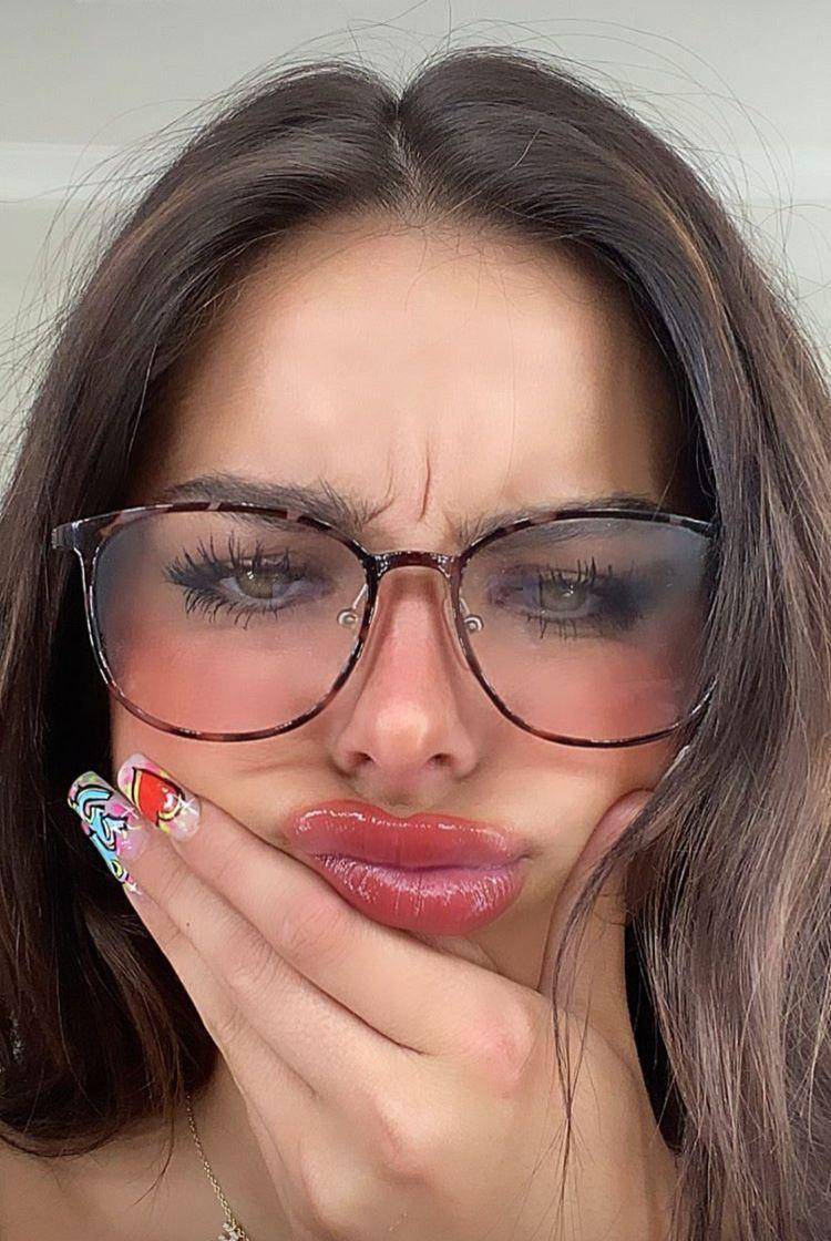 Addison Rae | Scrolller