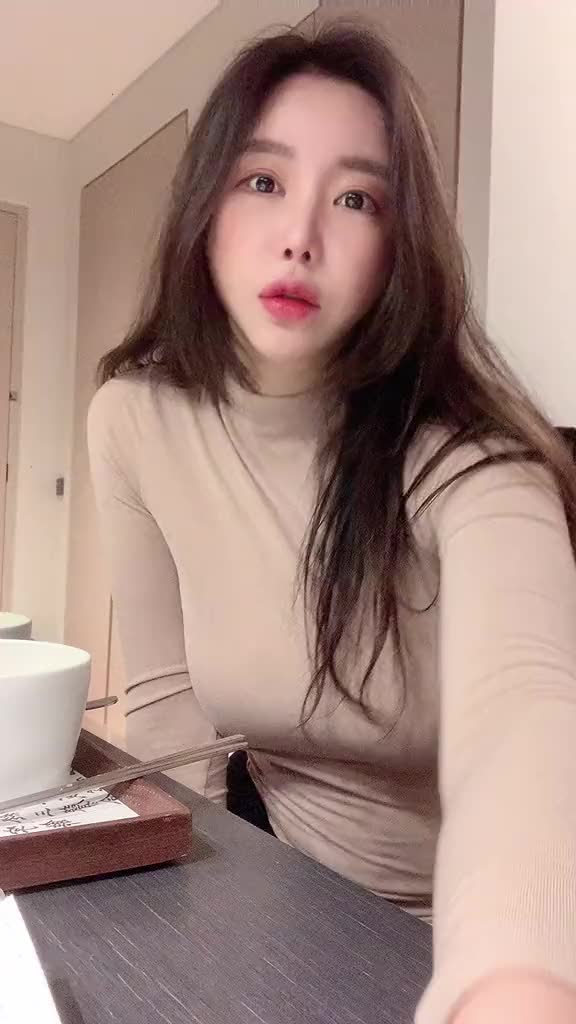 Adjusting bra | Scrolller