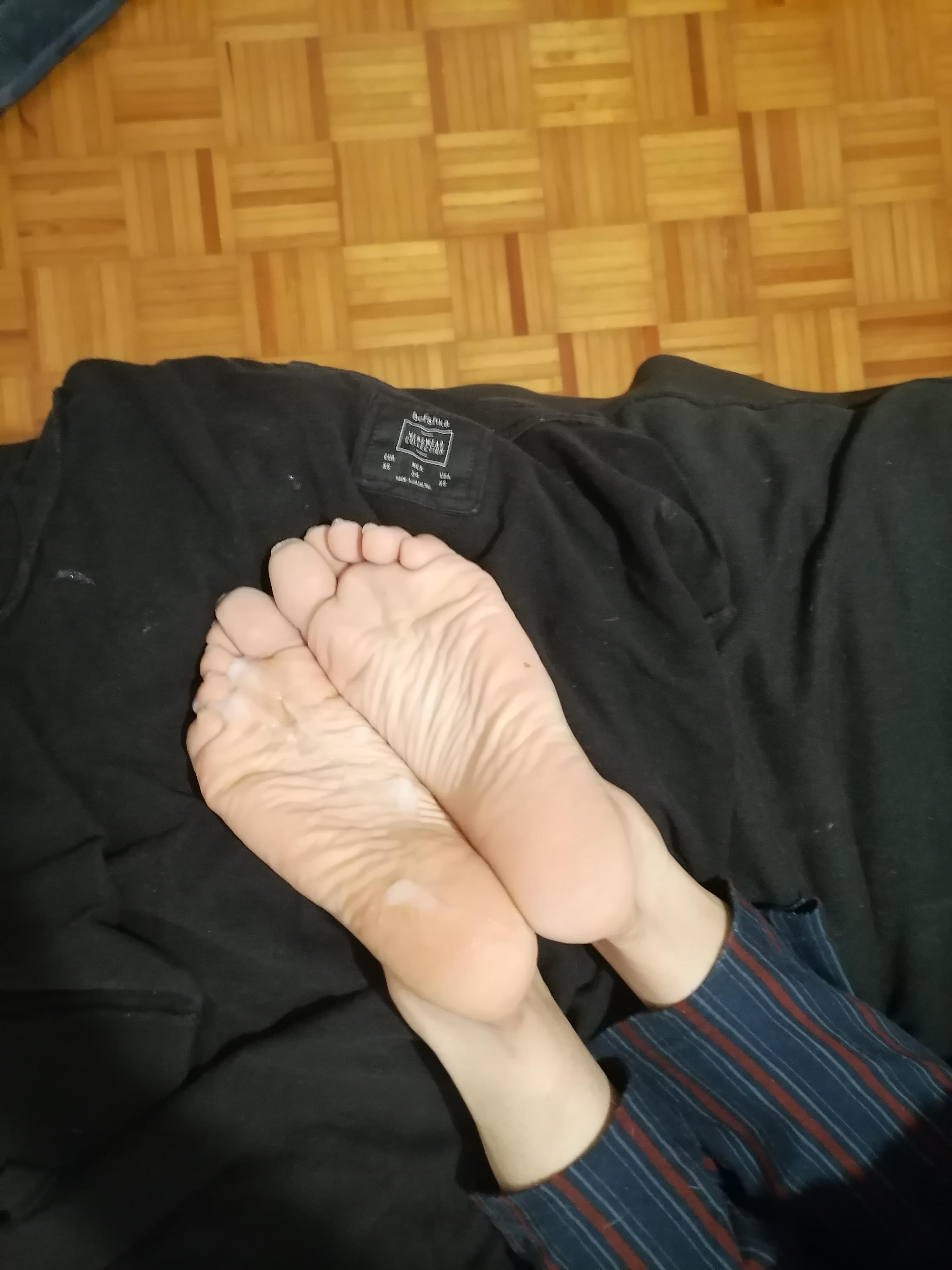 Aftermath of a morning footjob 😌 | Scrolller