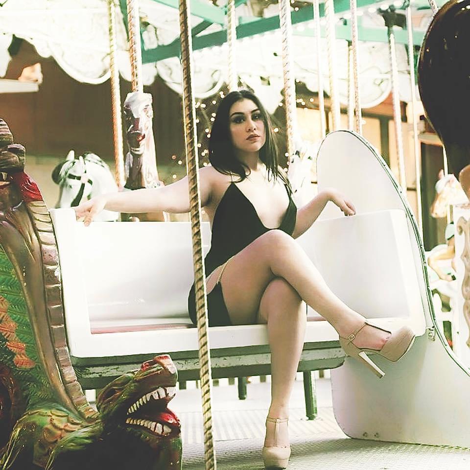 Ahe had a braless photo op | Scrolller