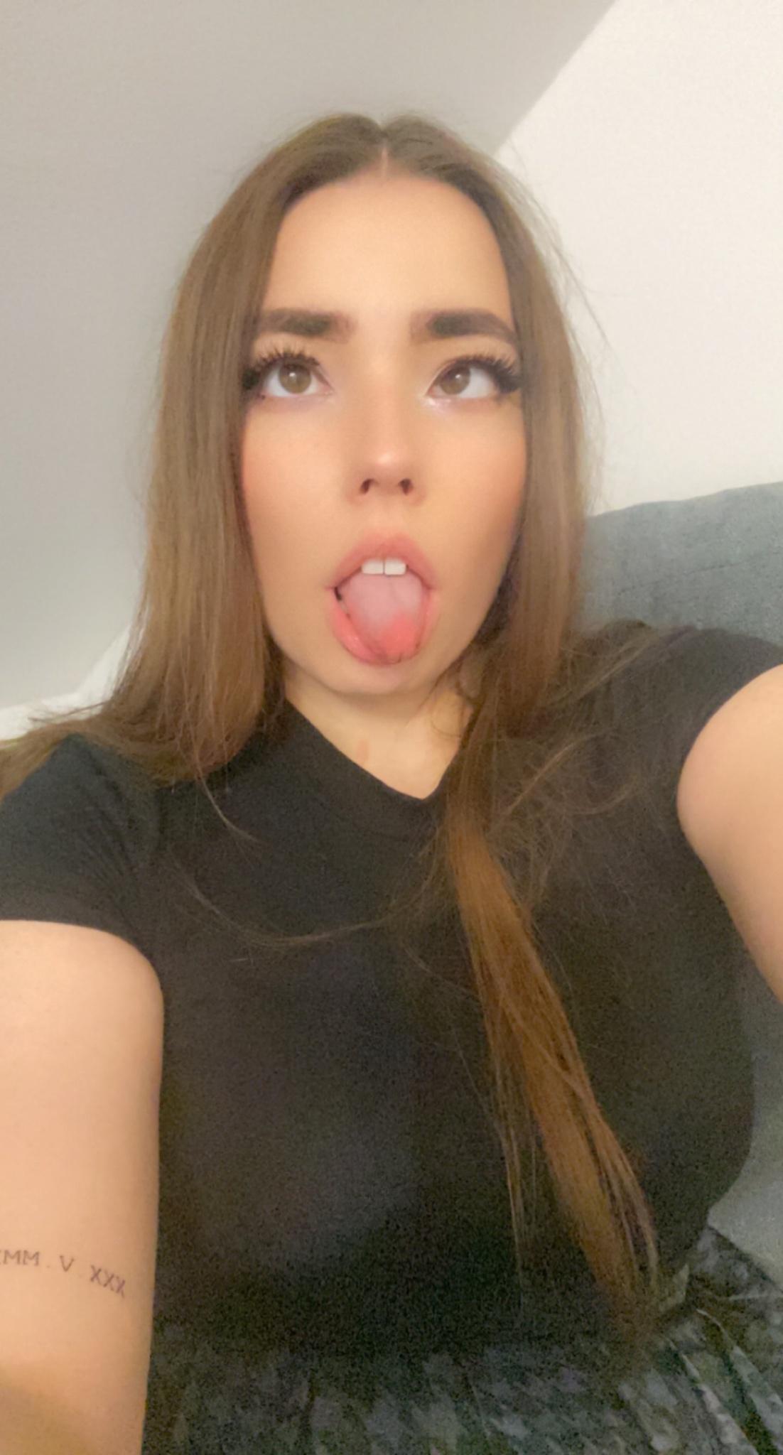 Ahegao 🖤 Scrolller