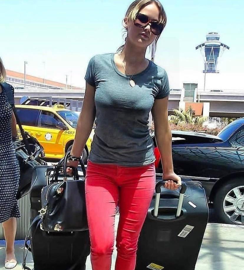 Airport baggage | Scrolller