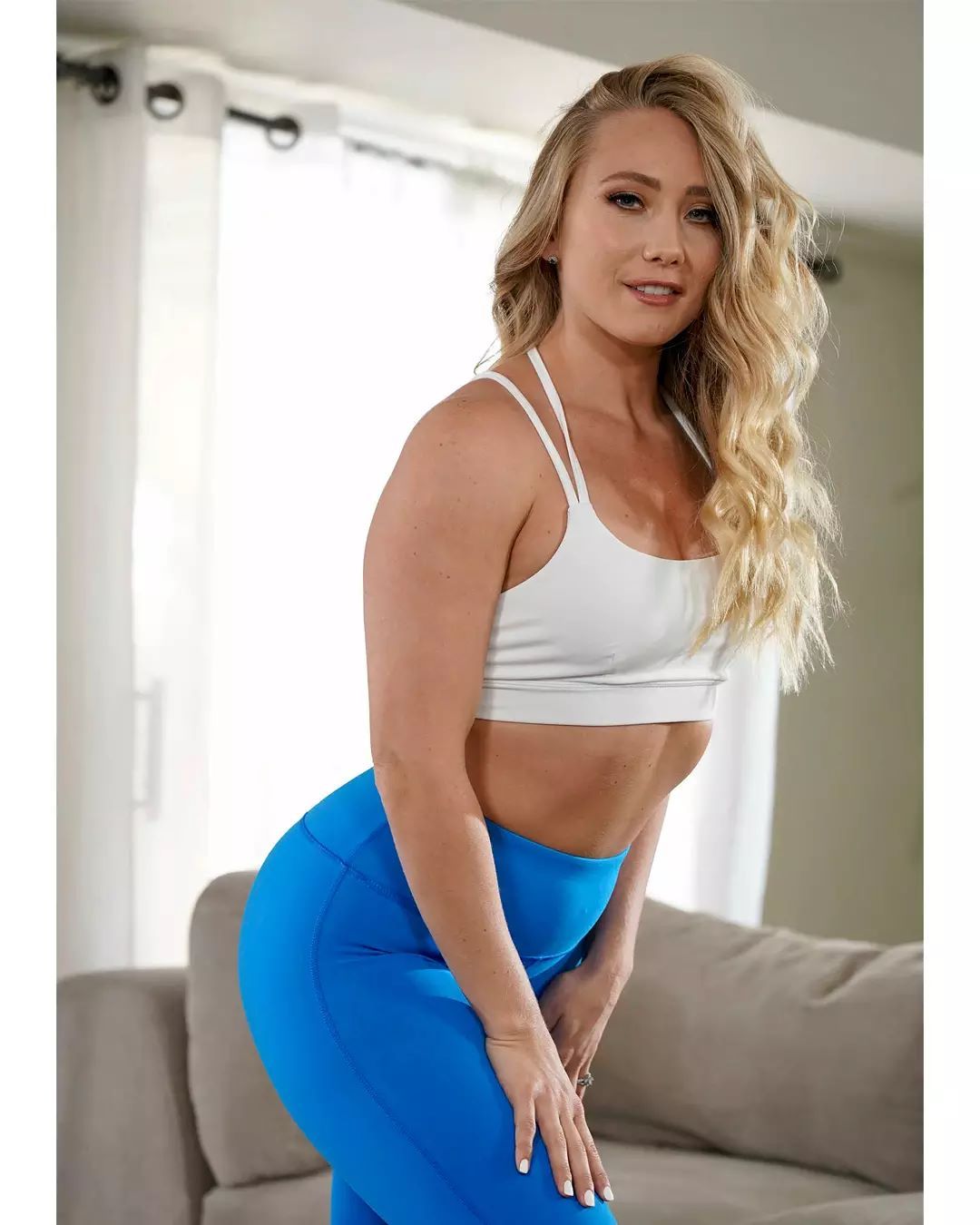 Aj Applegate | Scrolller