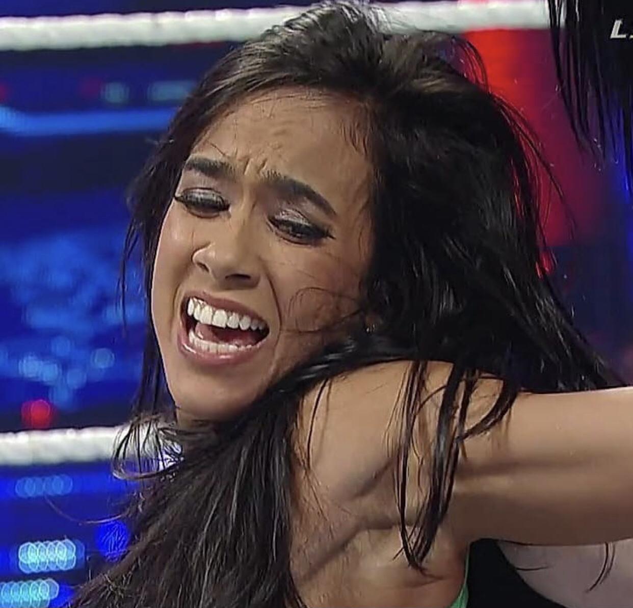 AJ Lee in pain | Scrolller
