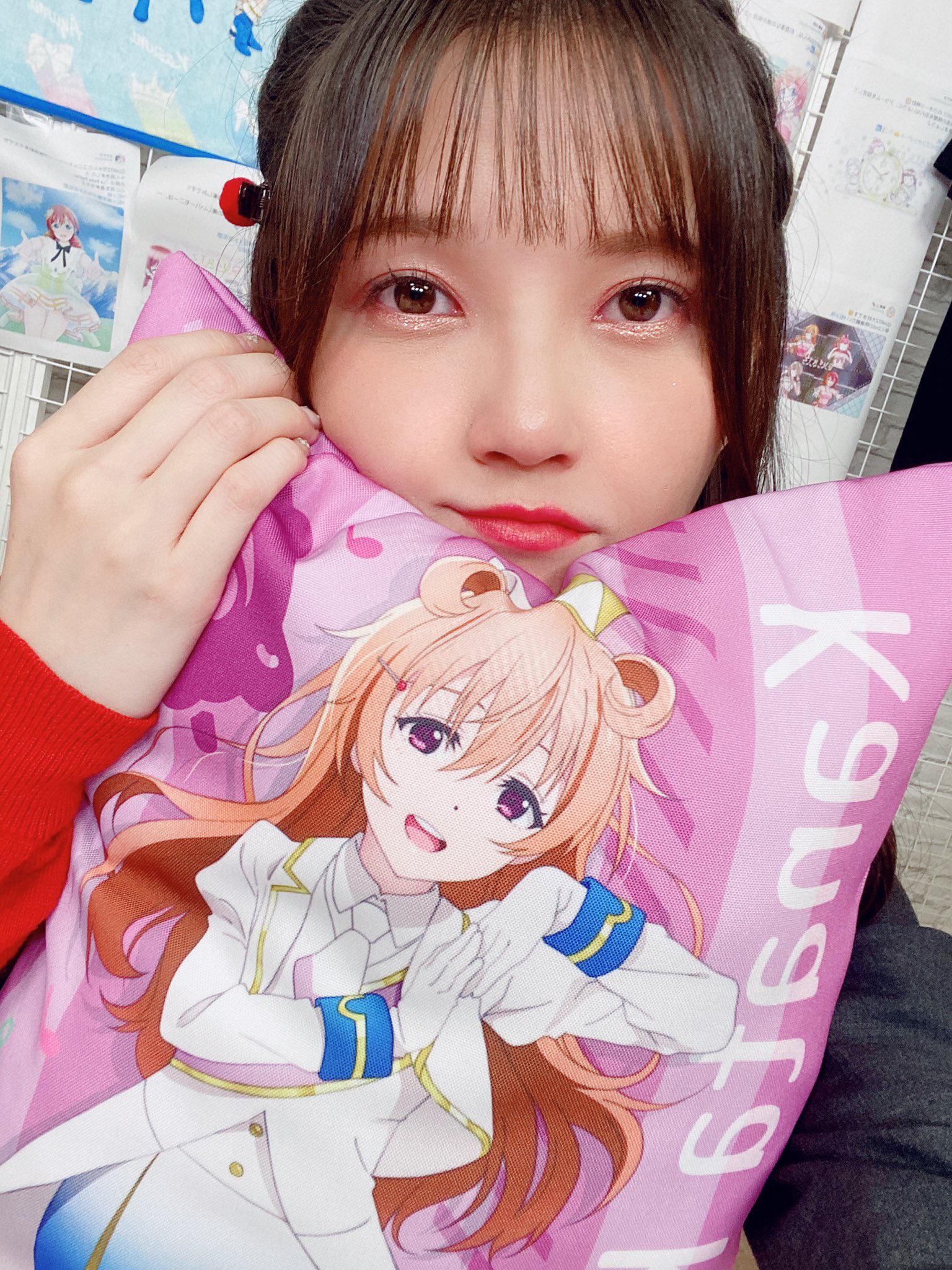 Akarin with her Kanata pillow | Scrolller