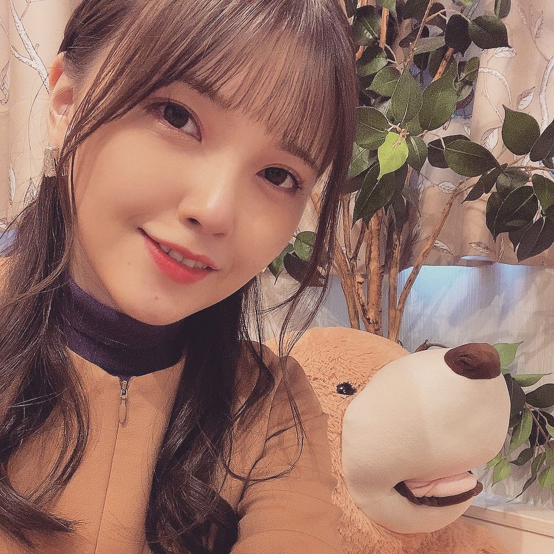 Akarin with Teddy Bear | Scrolller