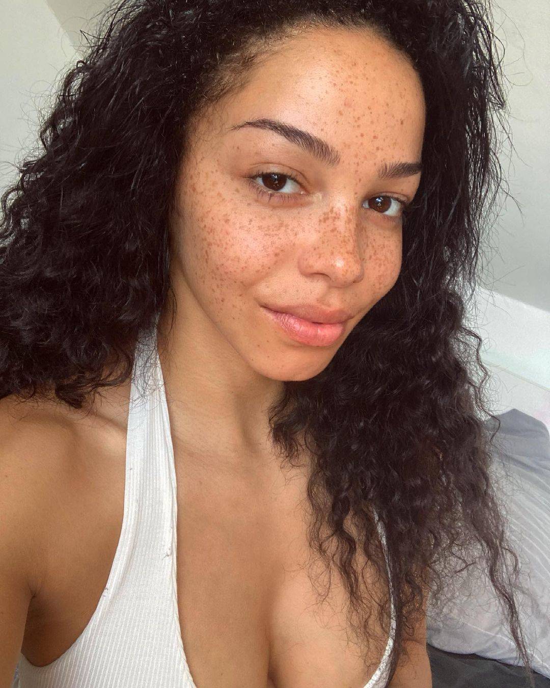 Aleah James | Scrolller