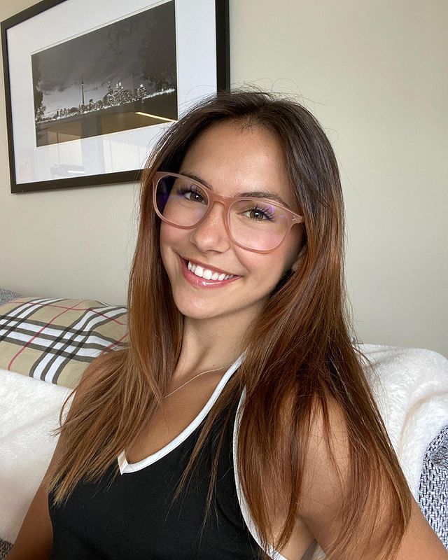 She looks cute with those glasses. | Scrolller