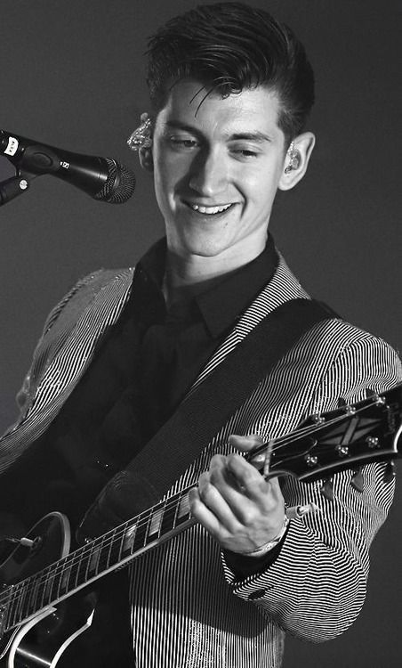 Alex Turner is so hot | Scrolller