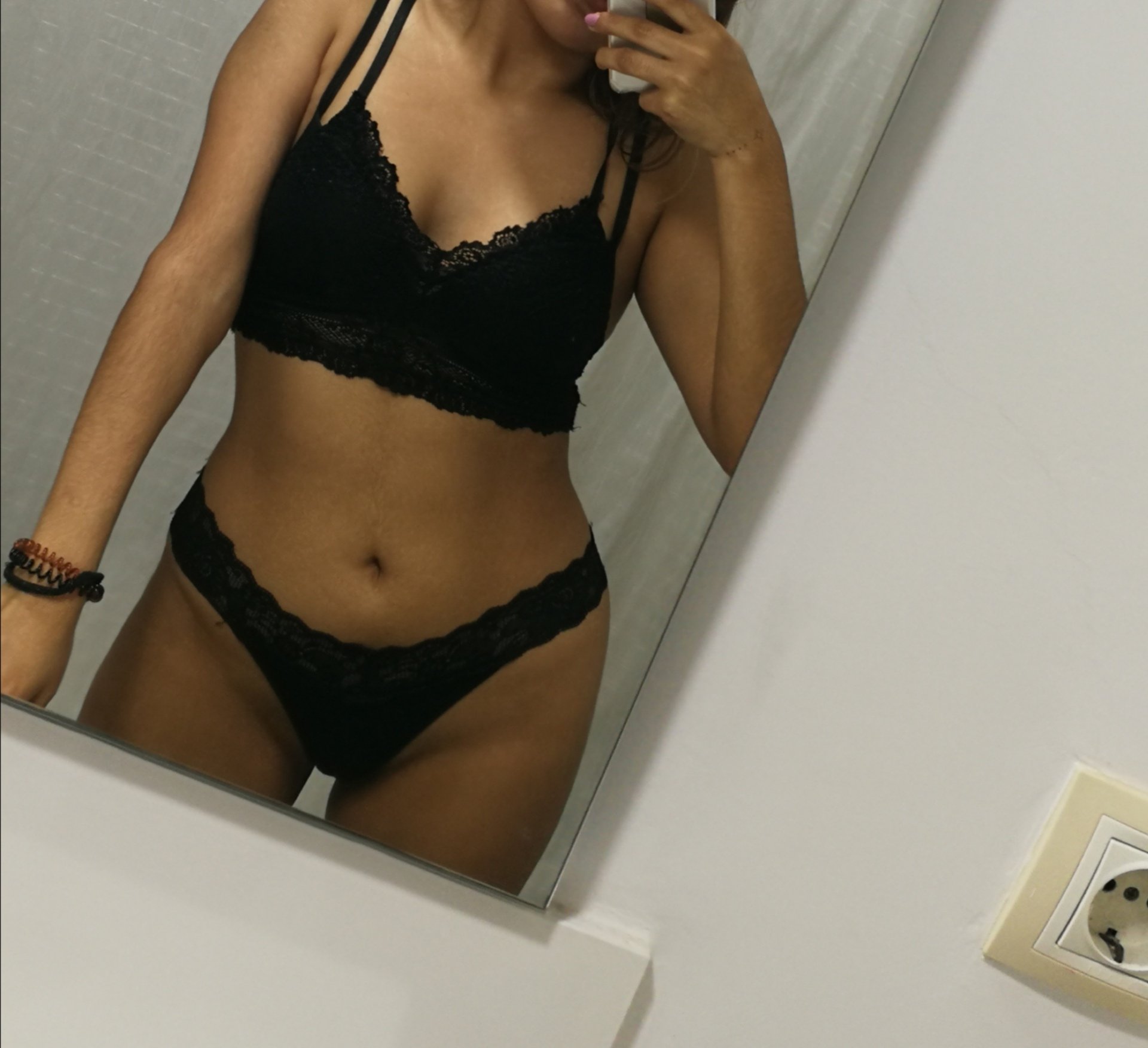 Alguien intercambioo? Por mensaje! | Scrolller