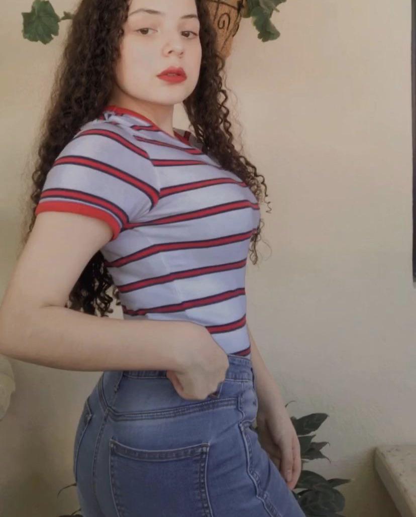 Alguien tiene pack o contenido de ella o la conocen? | Scrolller