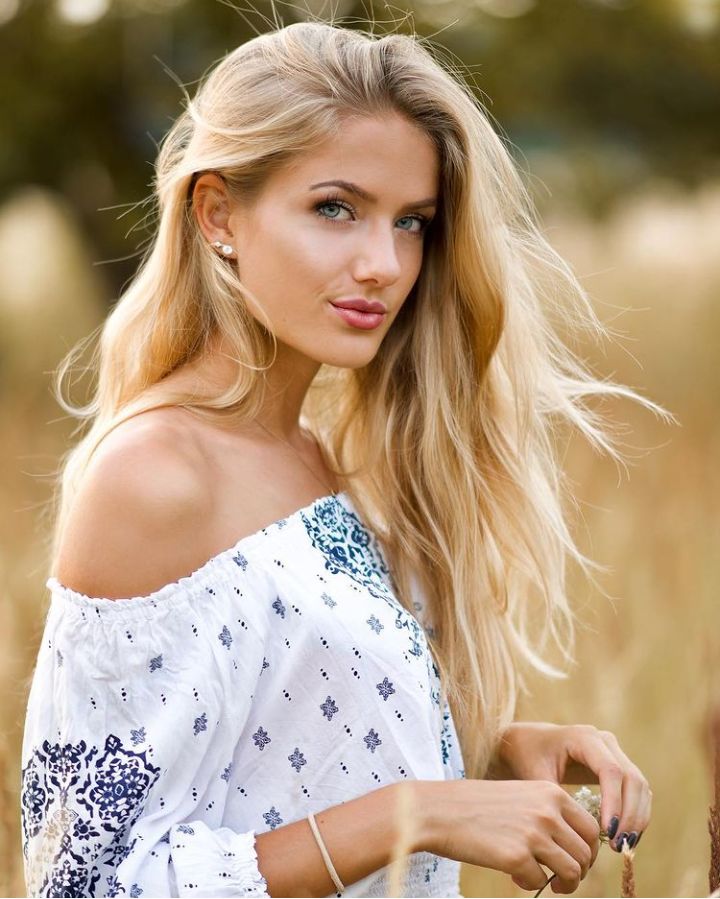 Alica Schmidt | Scrolller