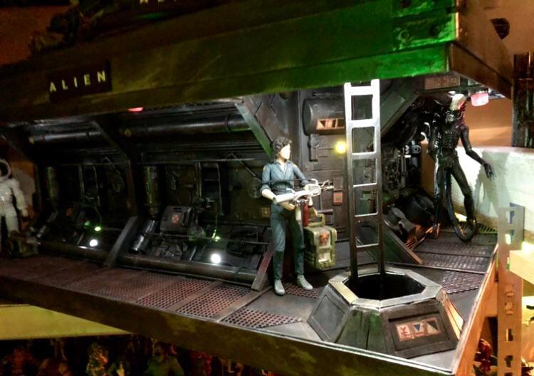 Alien diorama with Neca figures | Scrolller