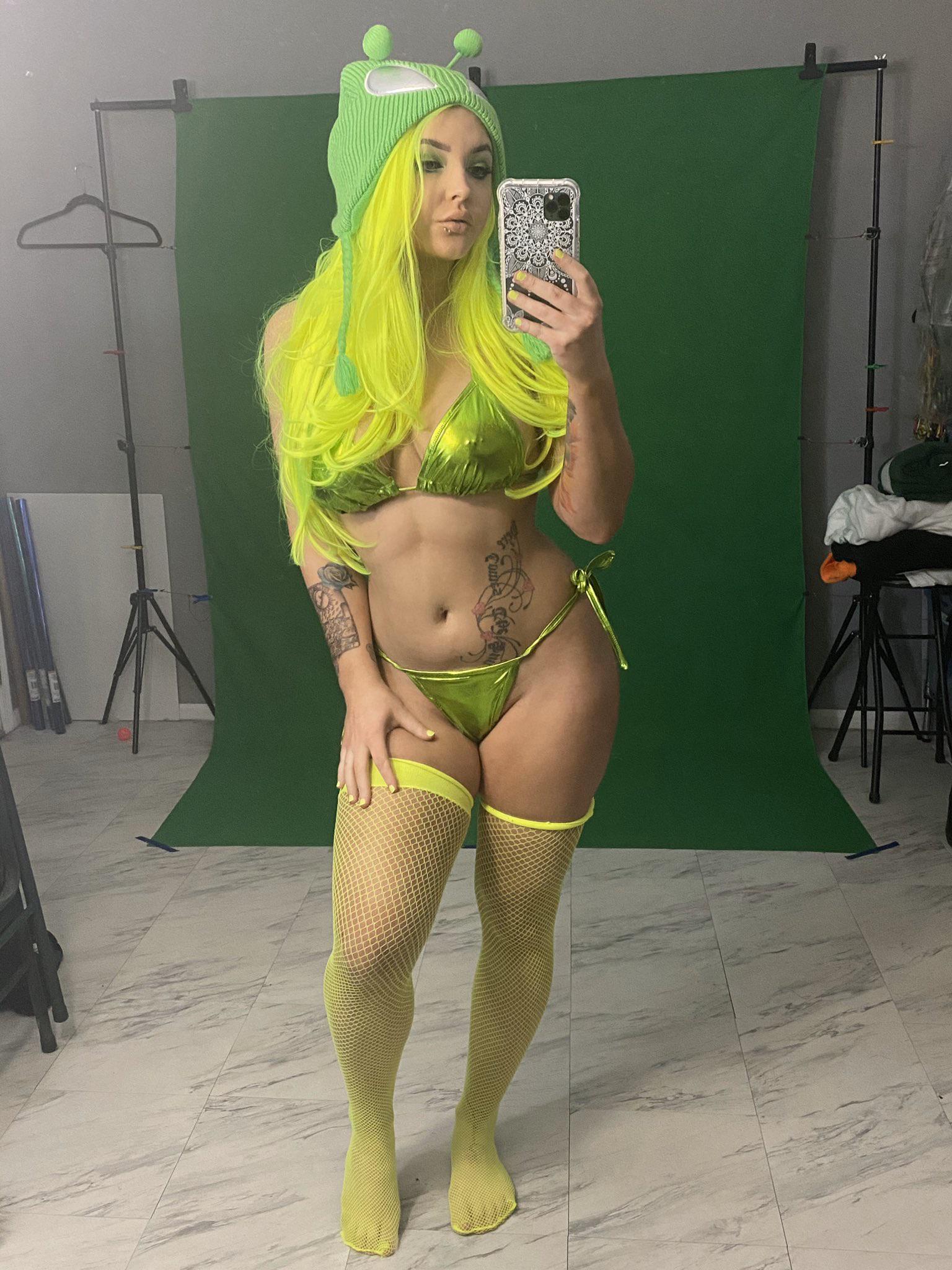 Alien shoot | Scrolller