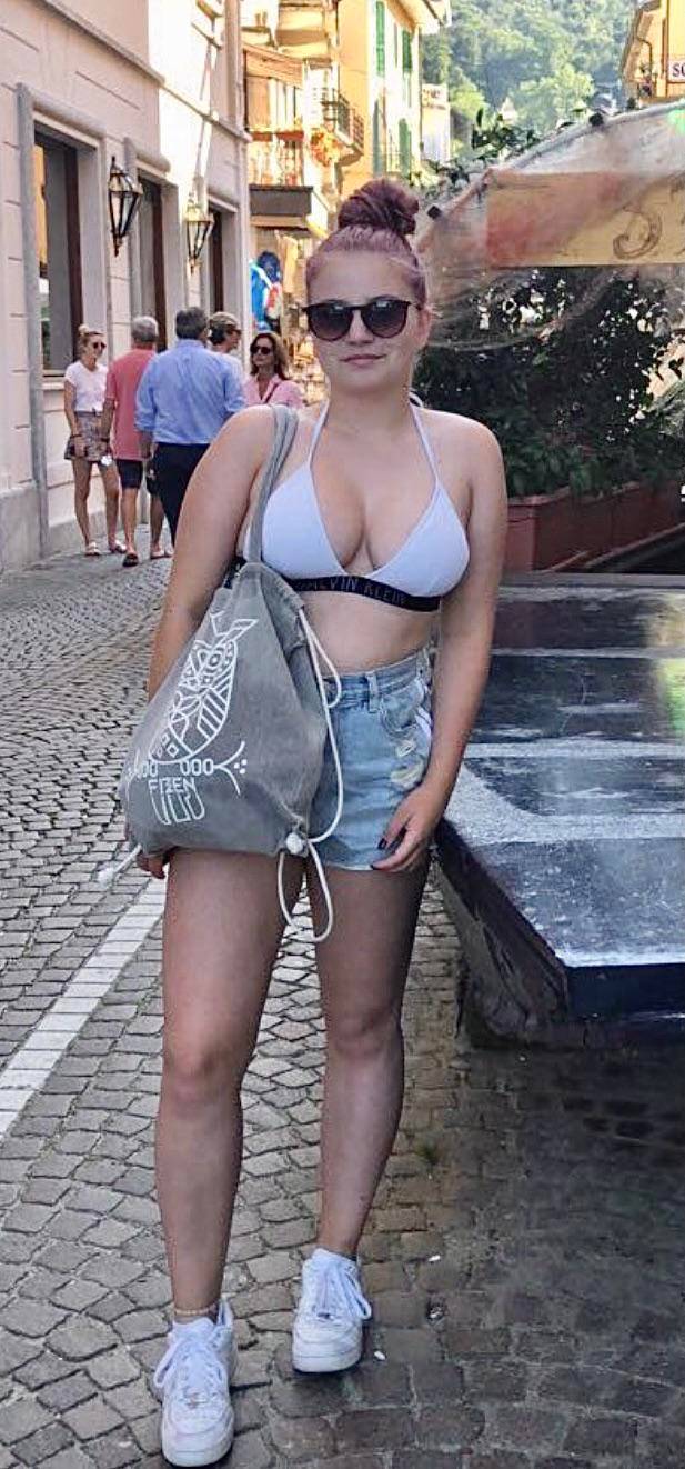 Aline Z. | Scrolller