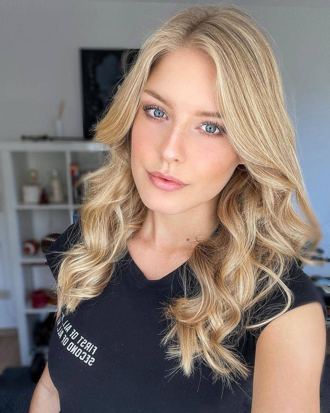 Alisia Ludwig Alisialudwig Scrolller