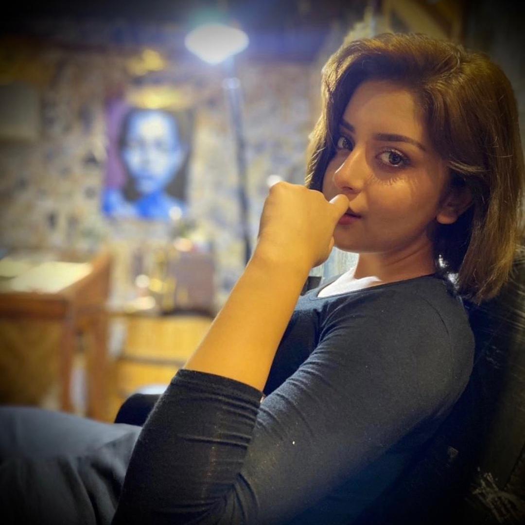 Alizeh Shah | Scrolller